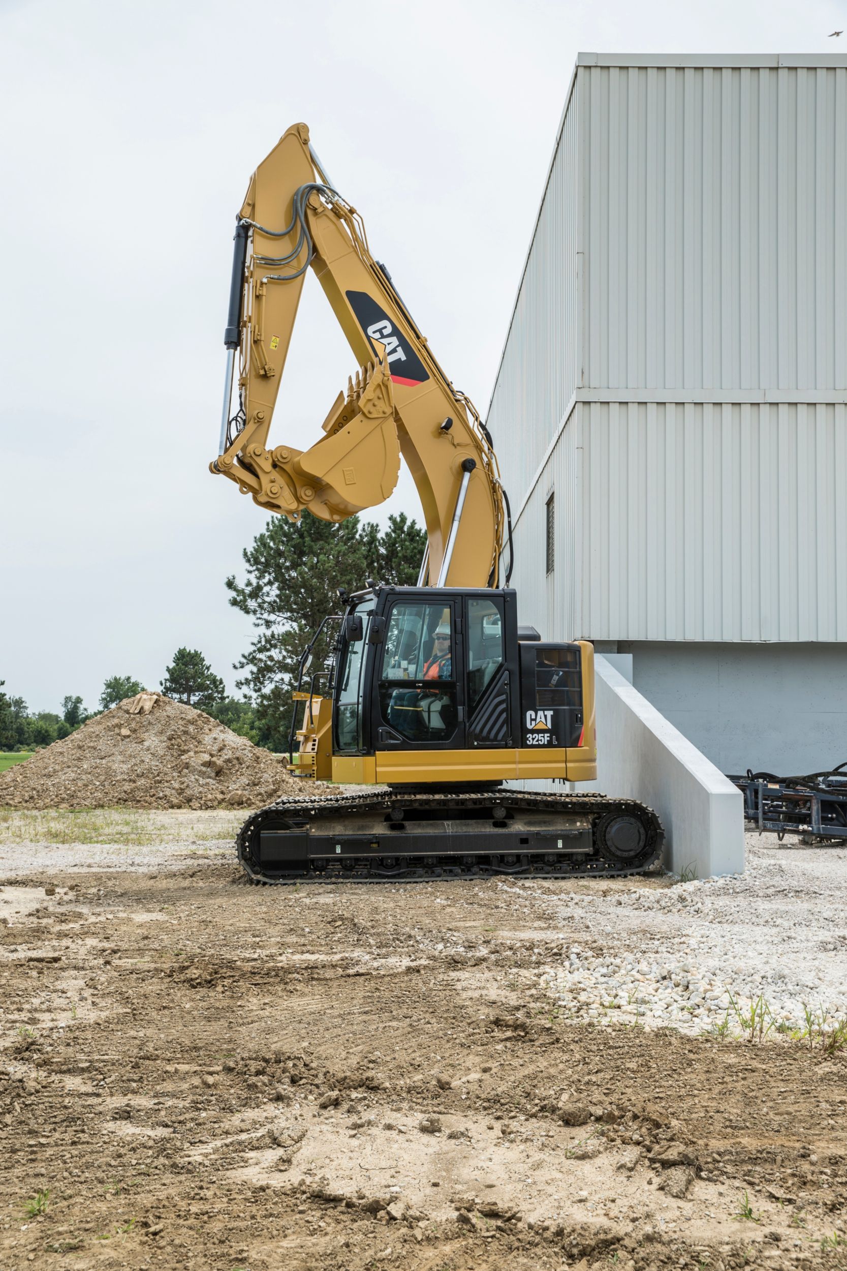 New Cat® 325F Brings Right Size & Performance To Close-Quarters Work ...
