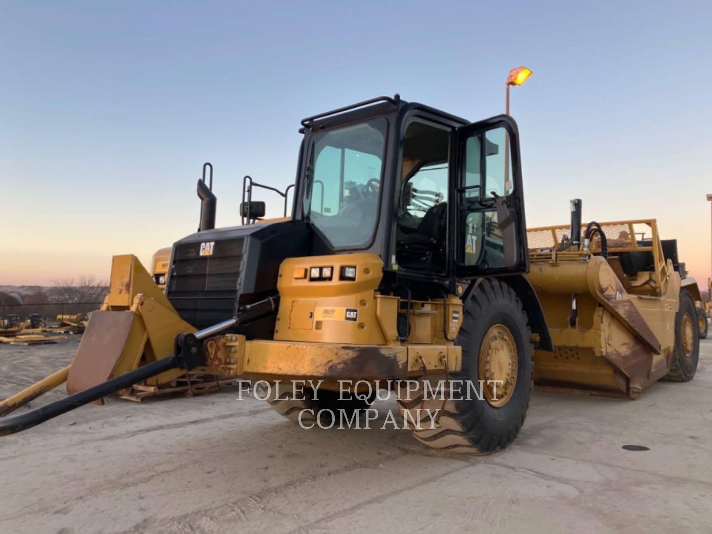 Wheel Tractor Scrapers | Cat 627K | UUR0125