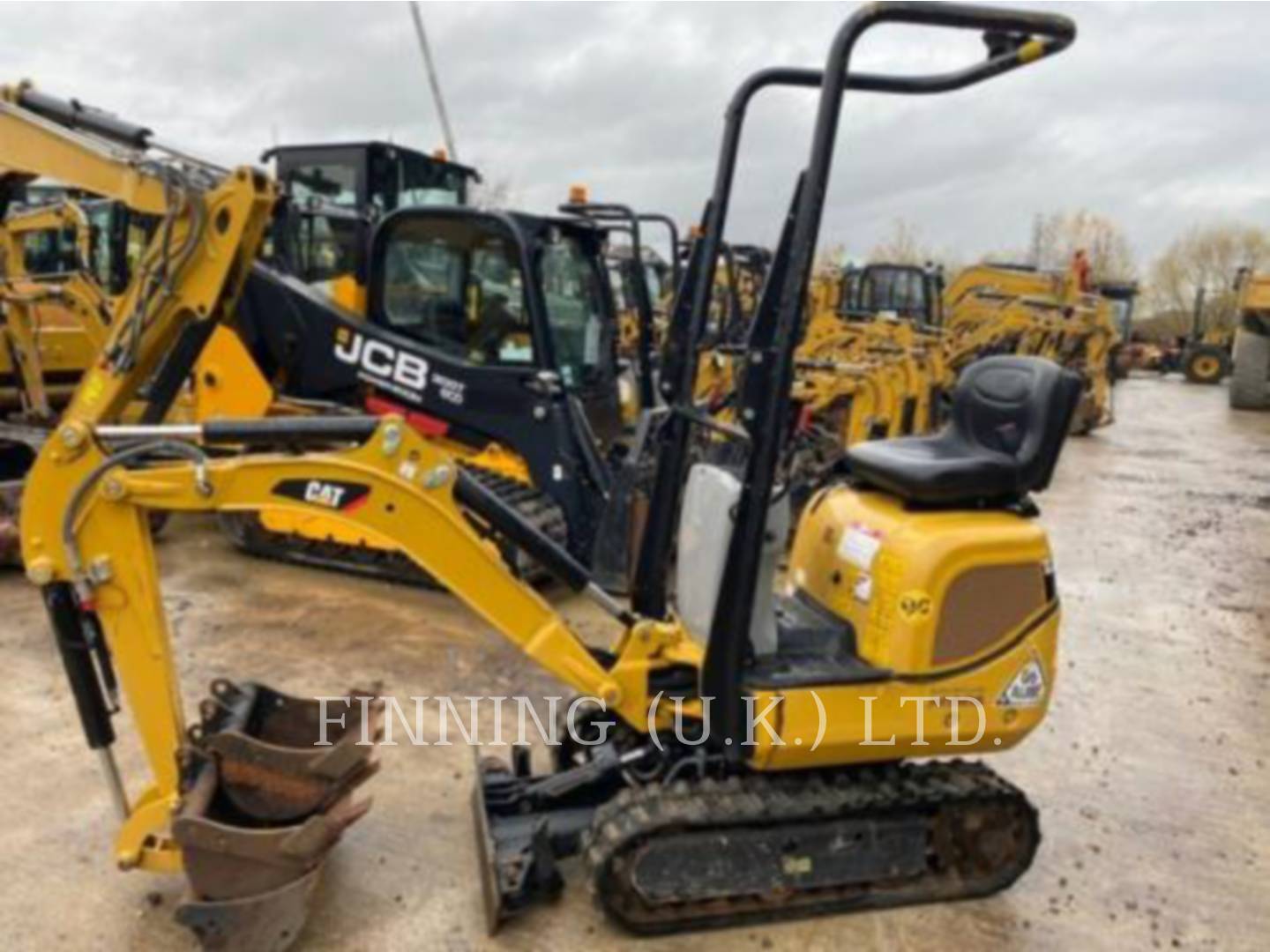 300.9D Mini Hydraulic Excavator | Finning CAT
