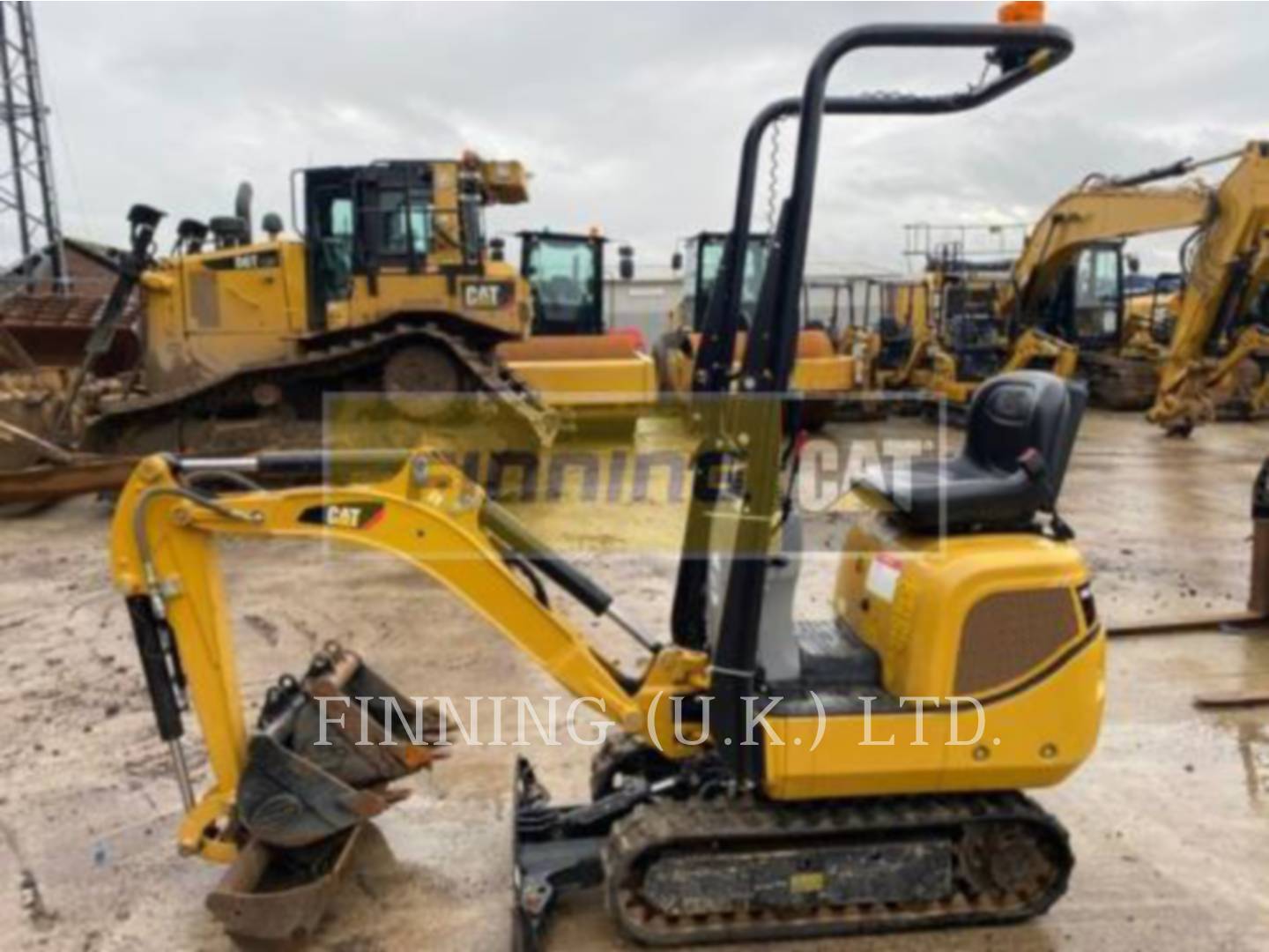 300.9D Mini Hydraulic Excavator | Finning CAT