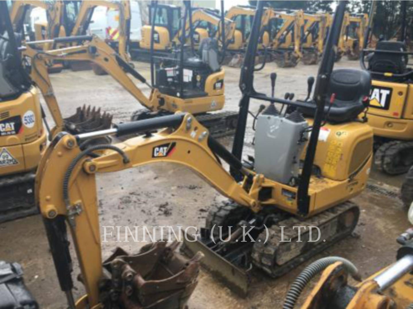 300.9D Mini Hydraulic Excavator | Finning CAT
