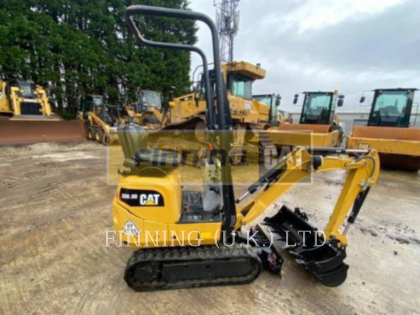 300.9D Mini Hydraulic Excavator | Finning CAT
