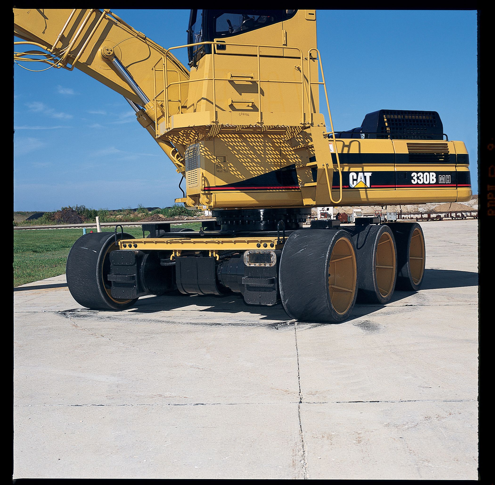 Cat W330B MH Wheel Material Handlers | Caterpillar