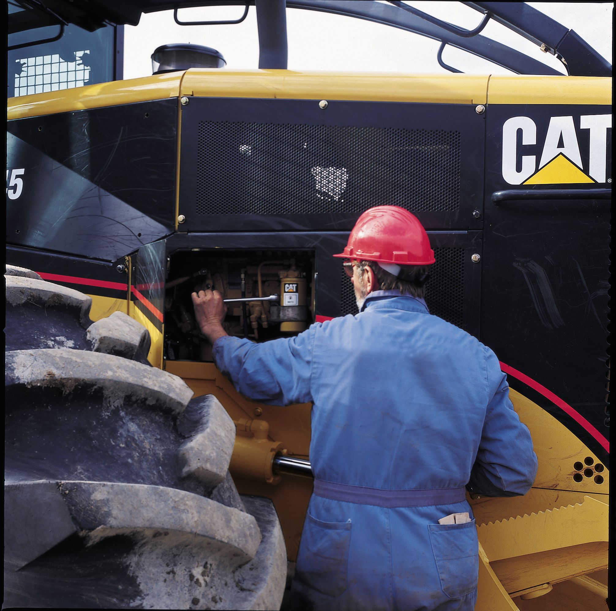 Cat 545 Wheel Skidders | Caterpillar