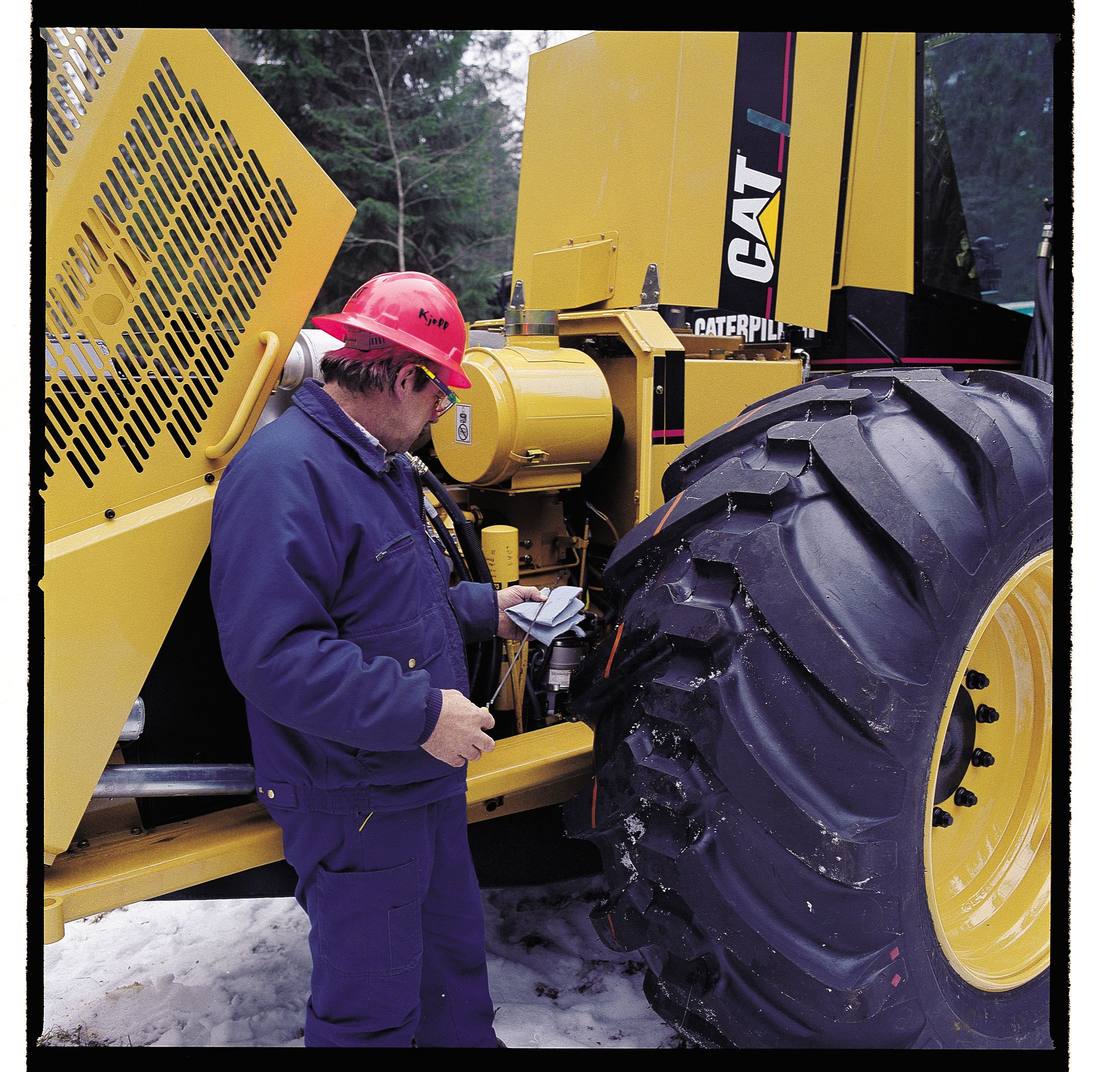 Cat 580 Track Harvesters | Caterpillar