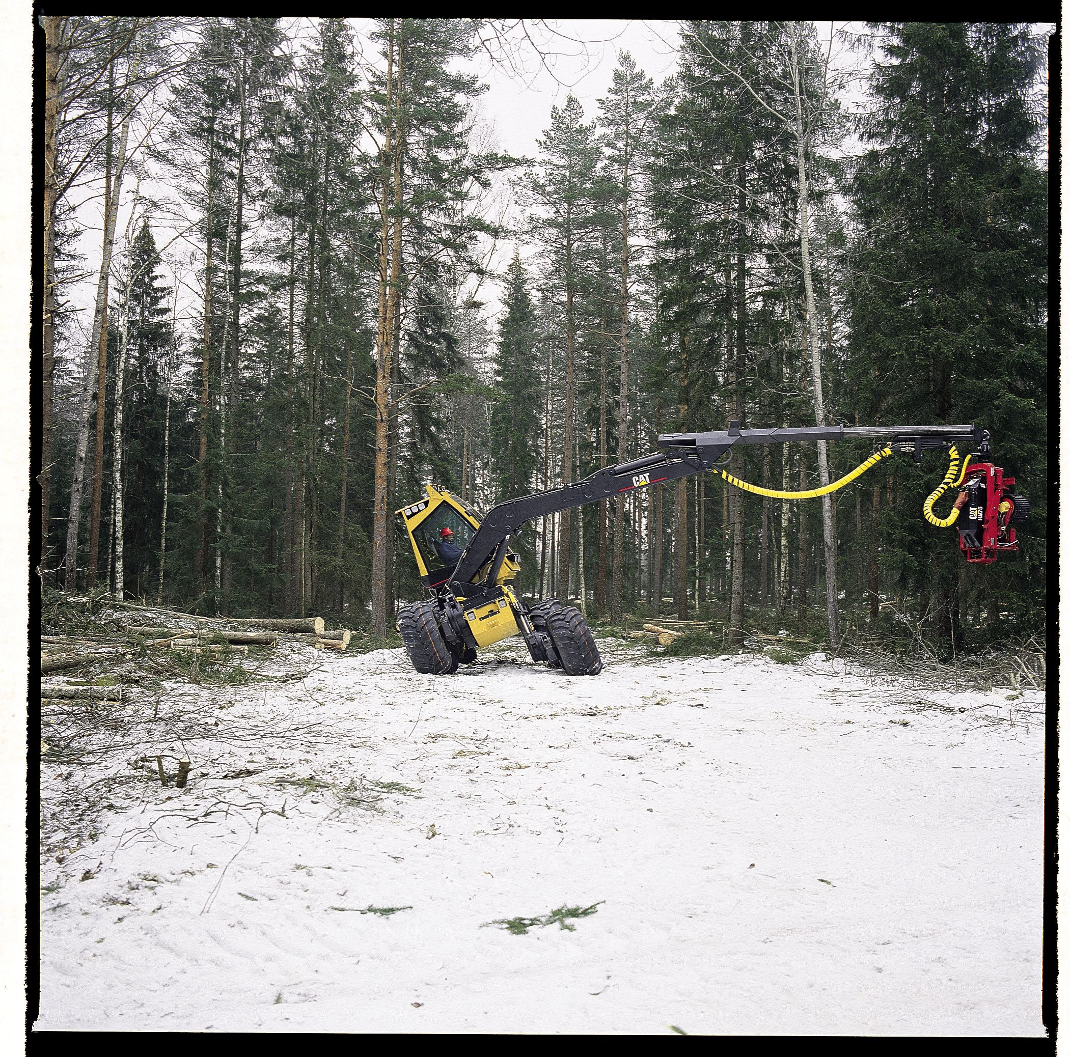 Cat 580 Track Harvesters | Caterpillar