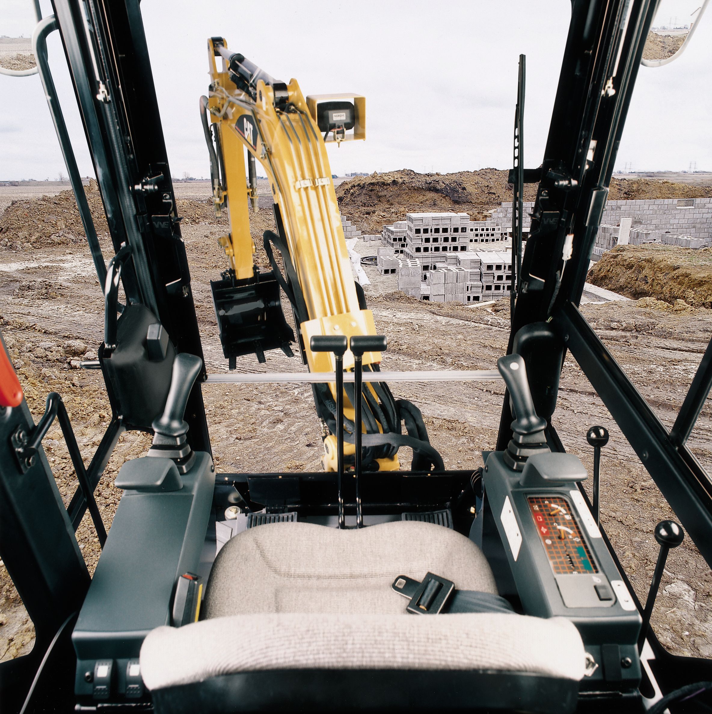 Cat 302.5 Mini Excavators | Caterpillar