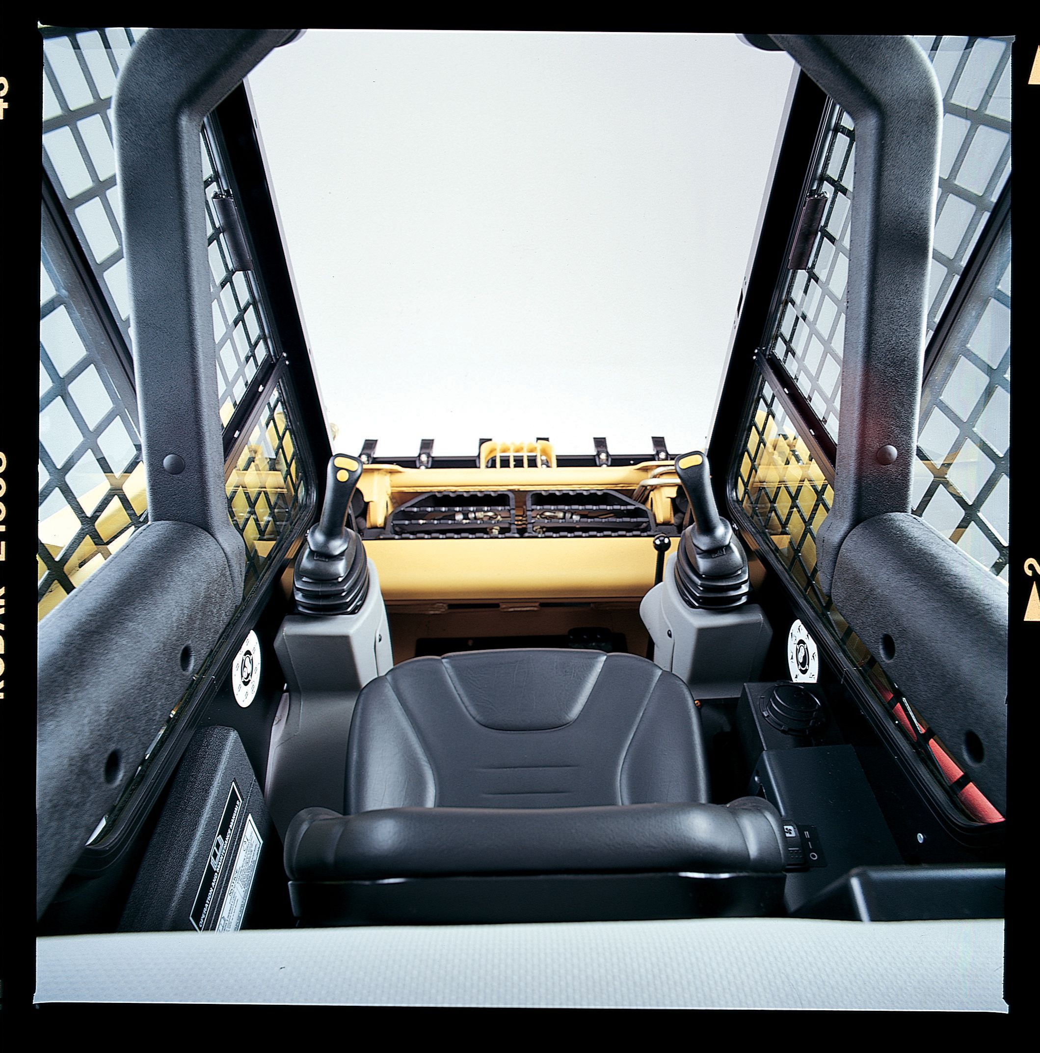 Cat 228 Skid Steer Loaders | Caterpillar