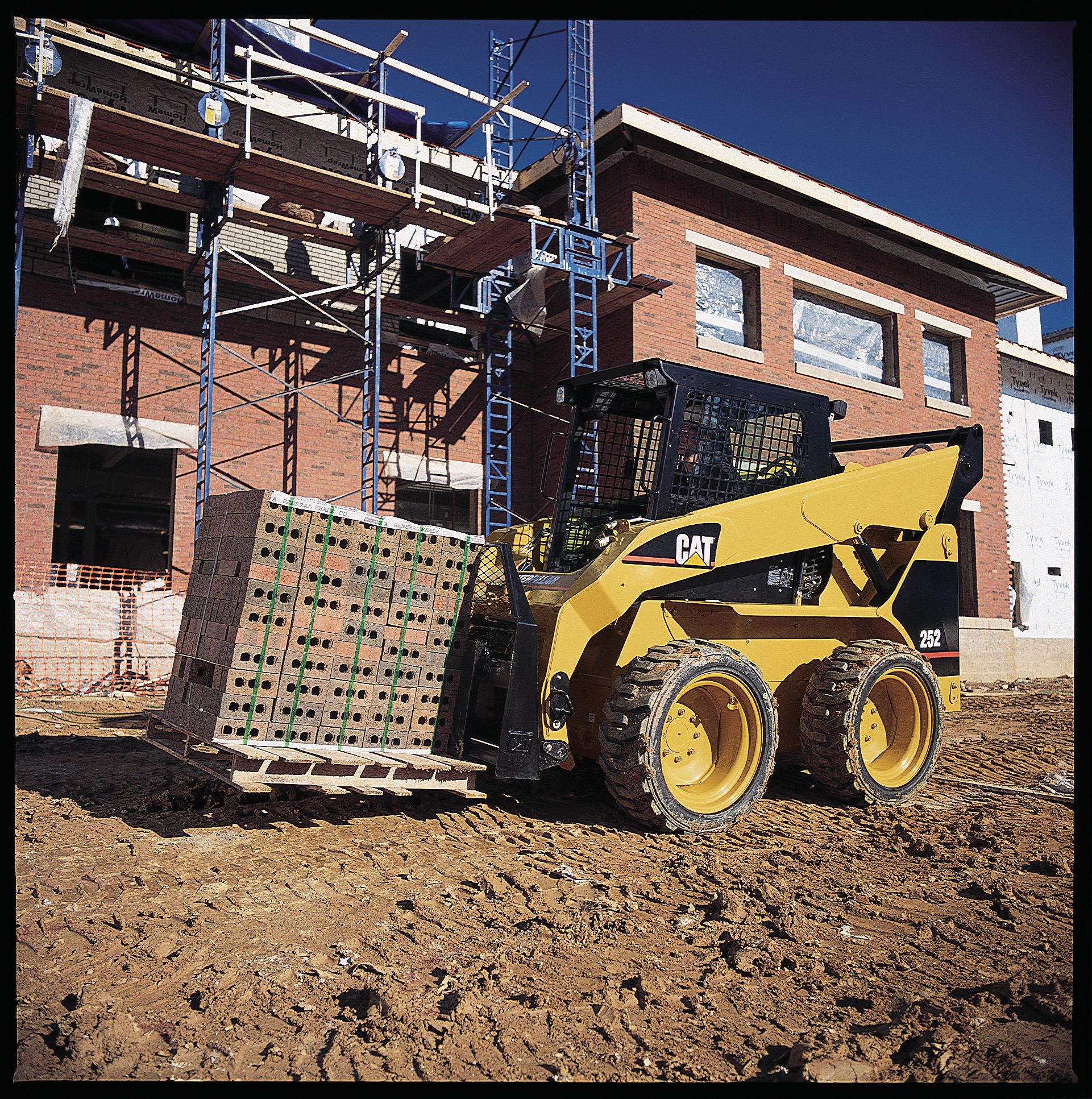 Cat 252 Skid Steer Loaders | Caterpillar