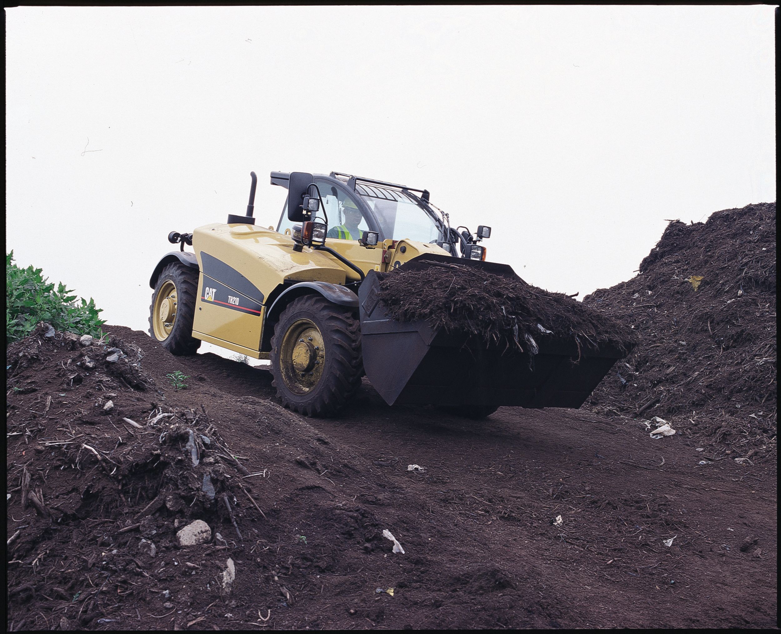 Cat TH210 Telehandlers | Caterpillar