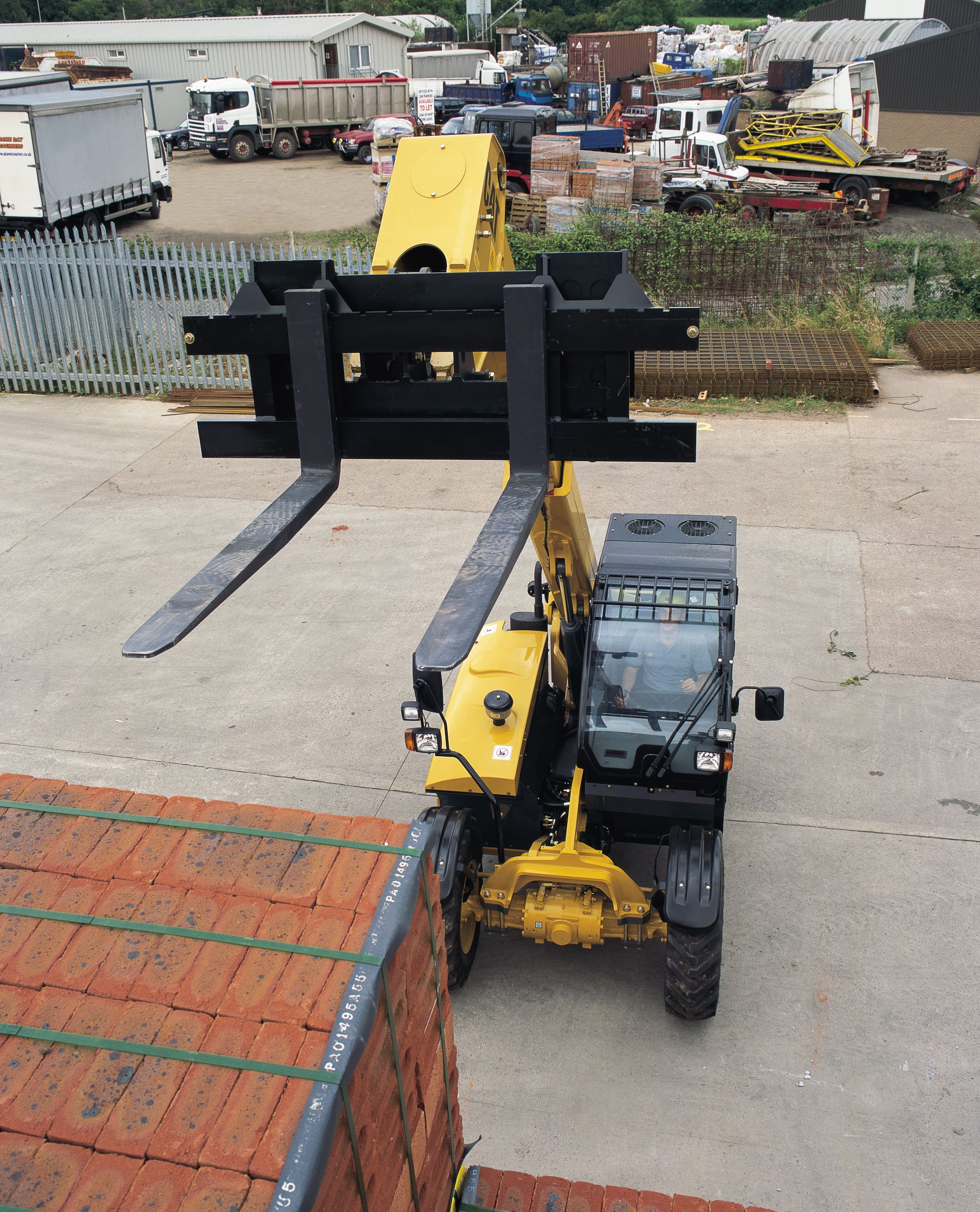 Cat TH210 Telehandlers | Caterpillar