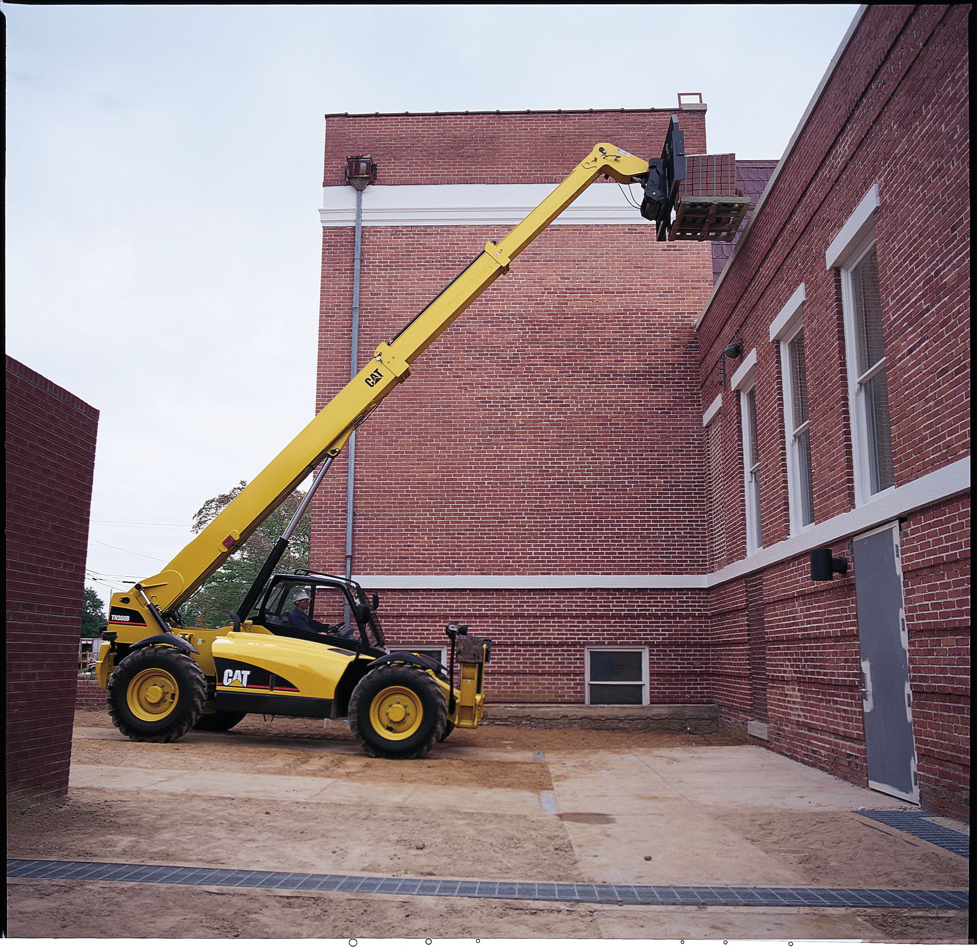 Cat TH460B Telehandlers | Caterpillar