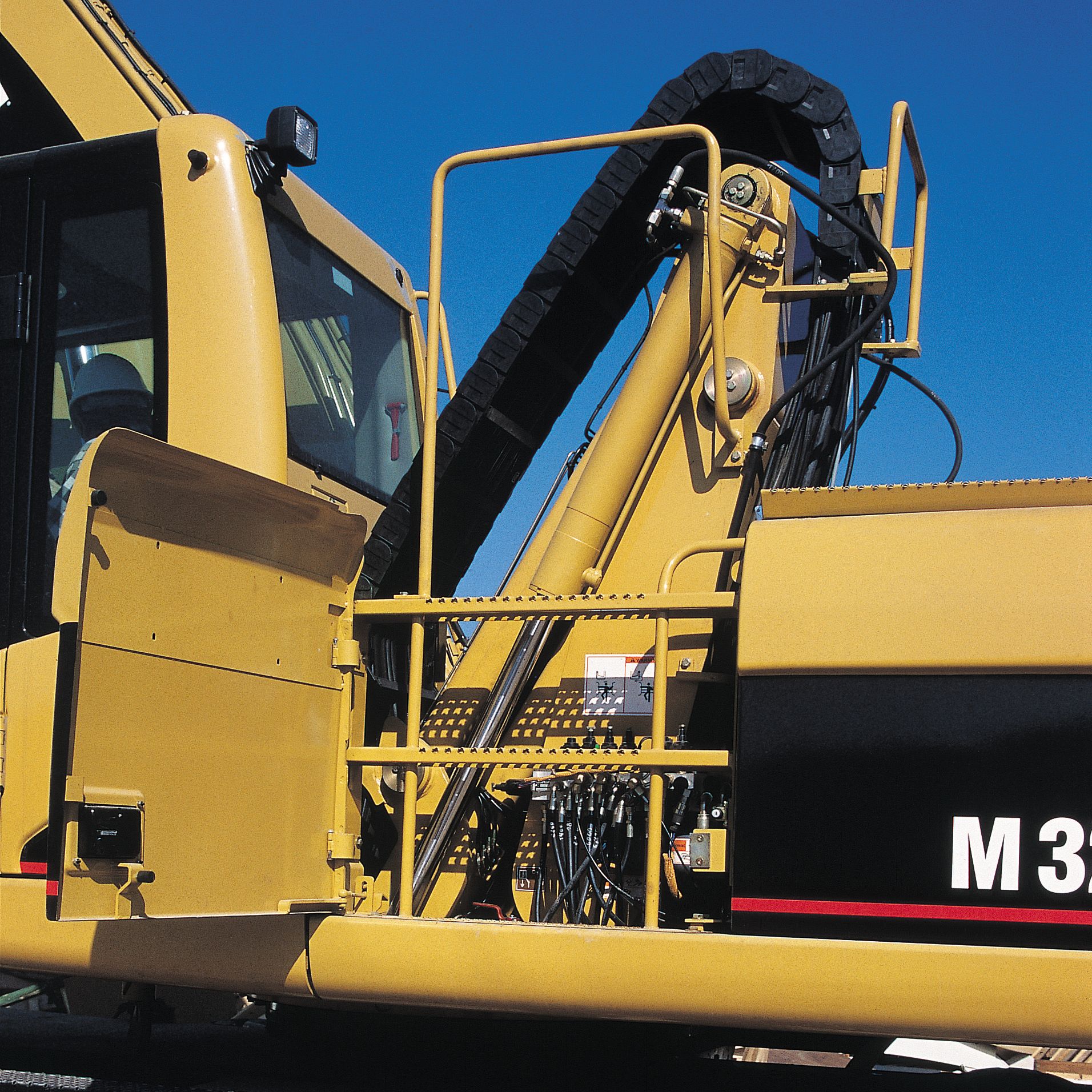 Cat M322C MH Wheel Material Handlers | Caterpillar