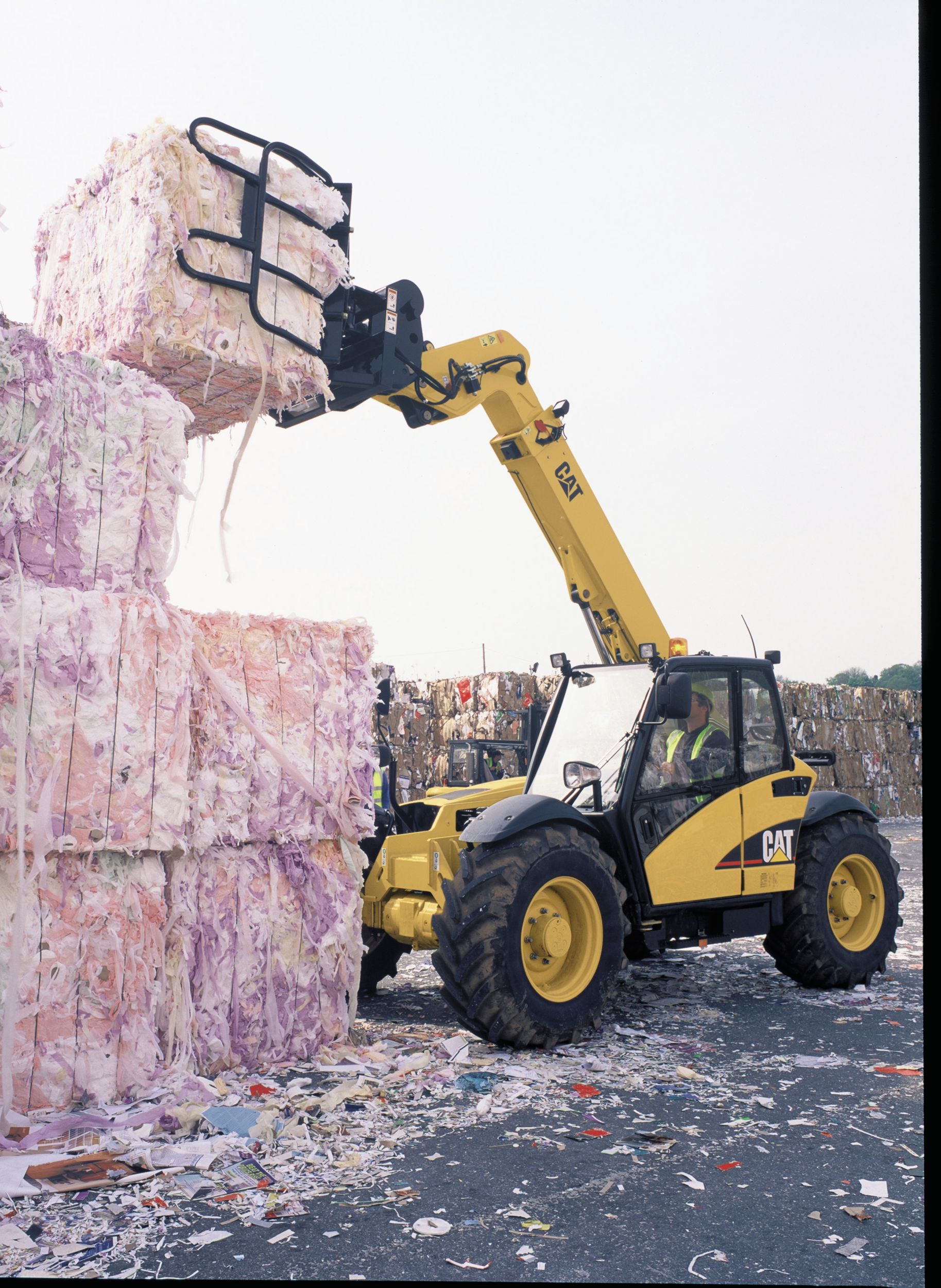 Cat TH220B Telehandlers | Caterpillar