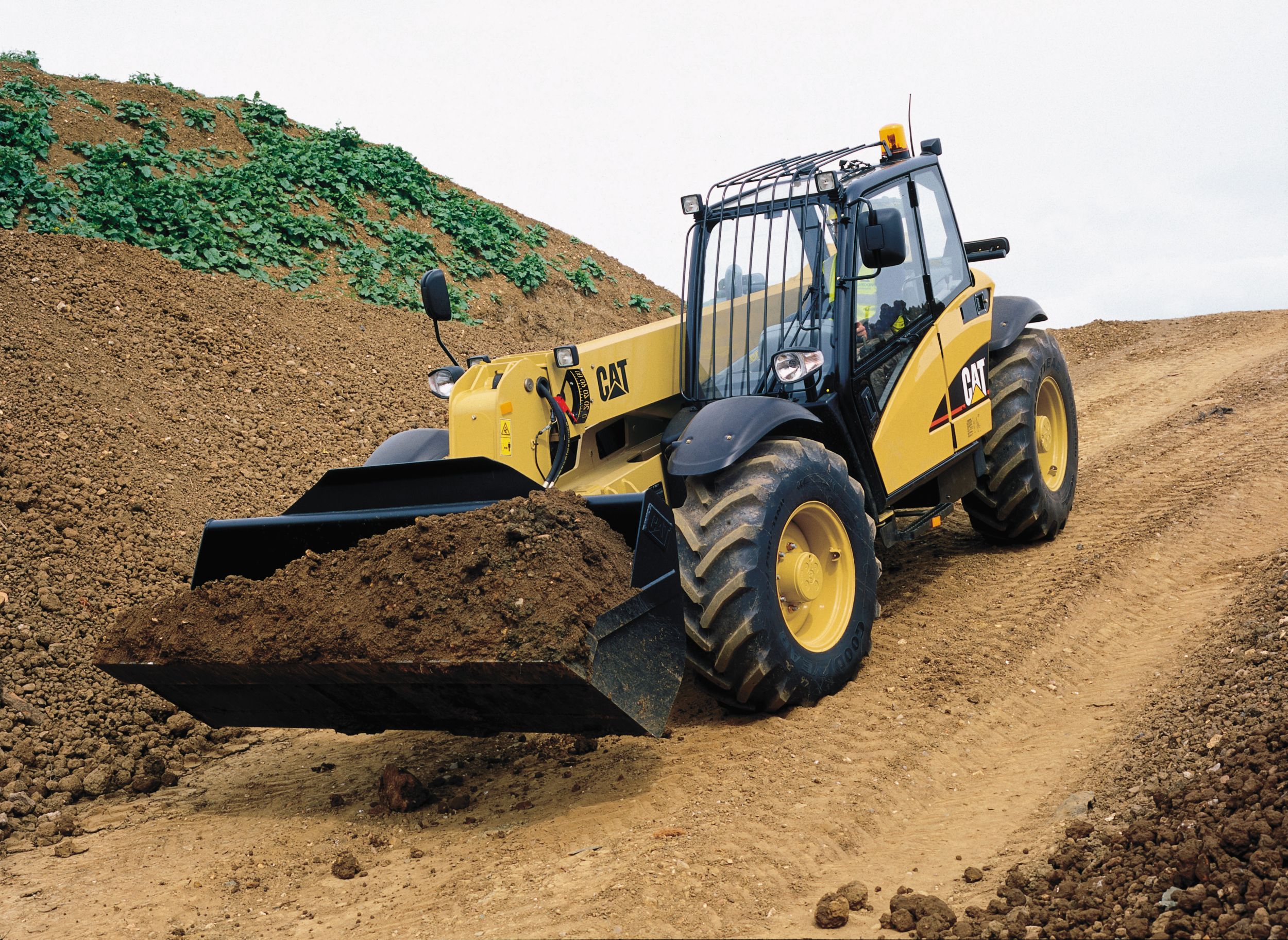 Cat TH330B Telehandlers | Caterpillar