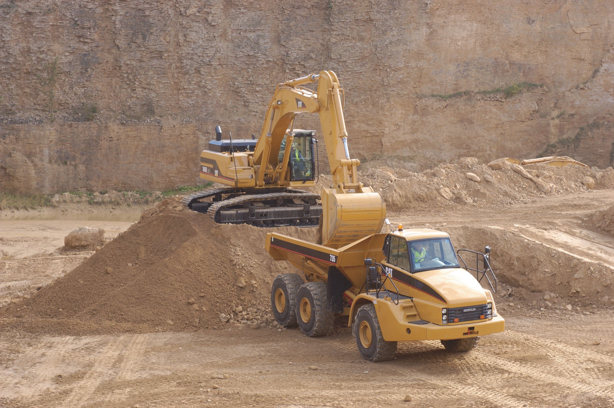 Cat 735 Three Axle Articulated Trucks | Caterpillar