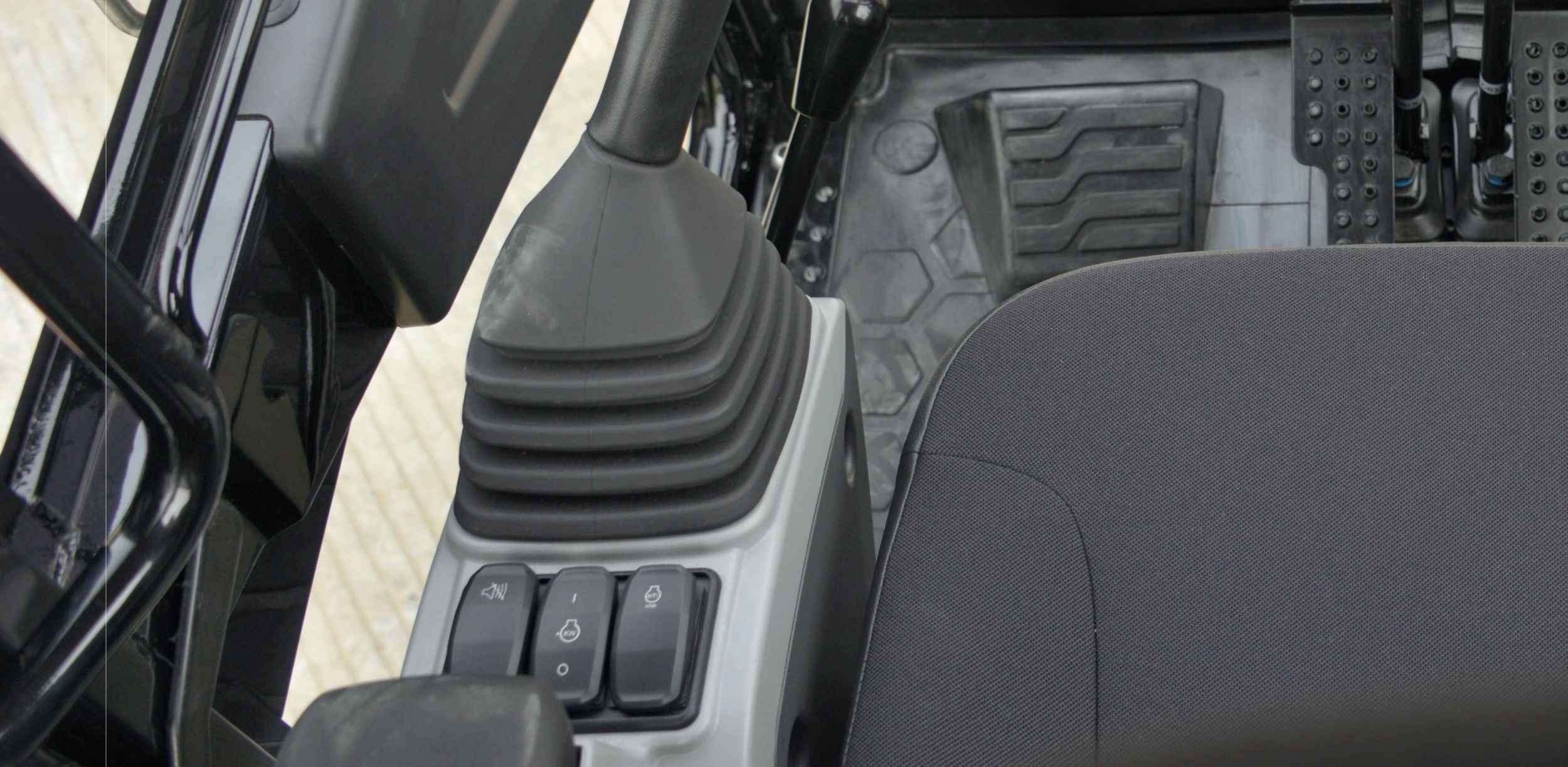 Cat 306E2 Mini Excavators | Caterpillar