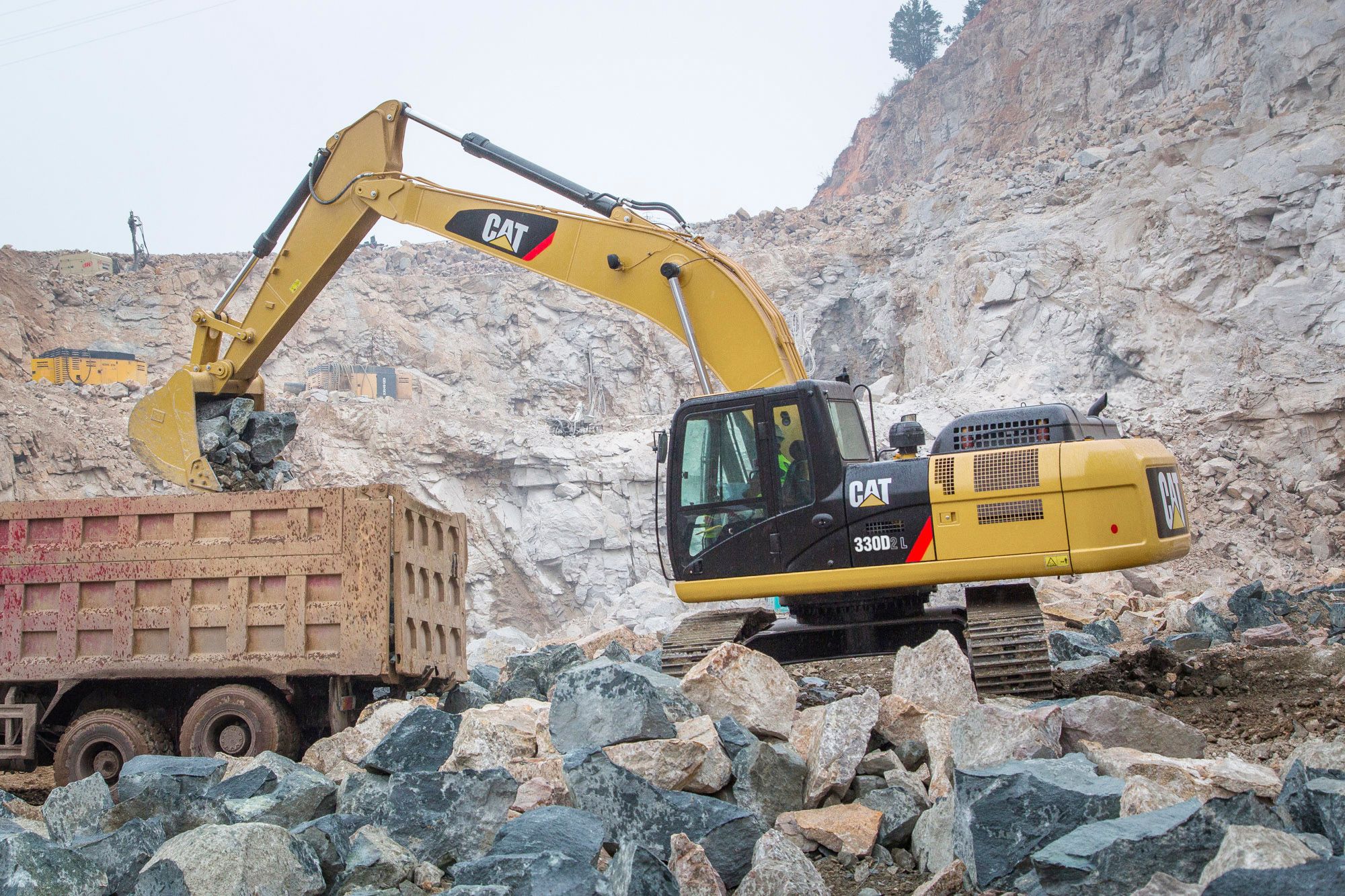 Cat 330D2 L 中型挖掘机 | Caterpillar