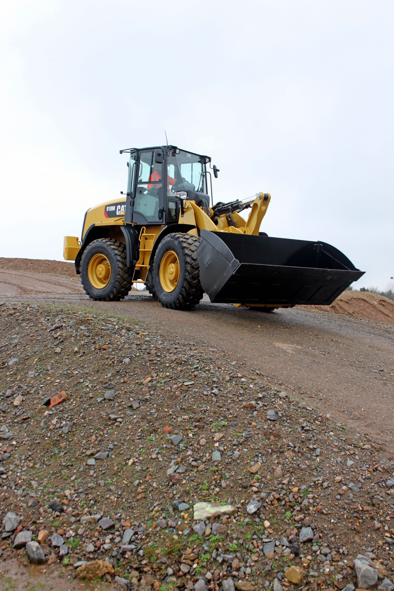 Cat 910M, 914M, 918M Compact Wheel Loaders Combine Enhanced Performance ...
