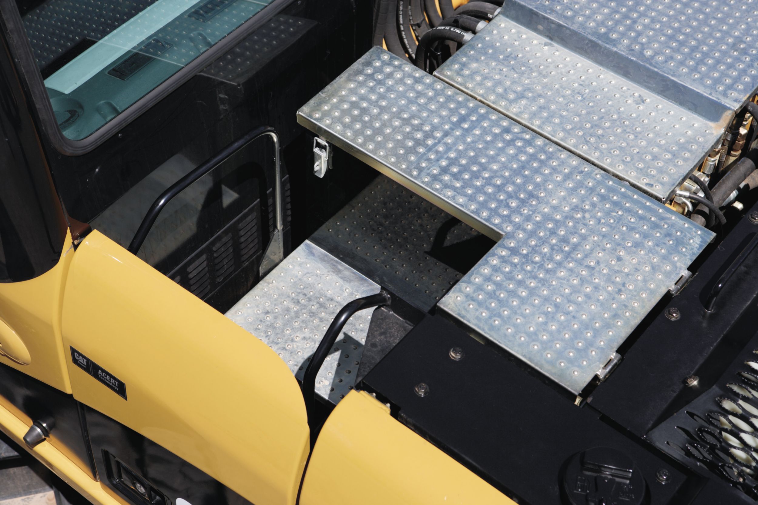 Cat M322D MH Wheel Material Handlers | Caterpillar