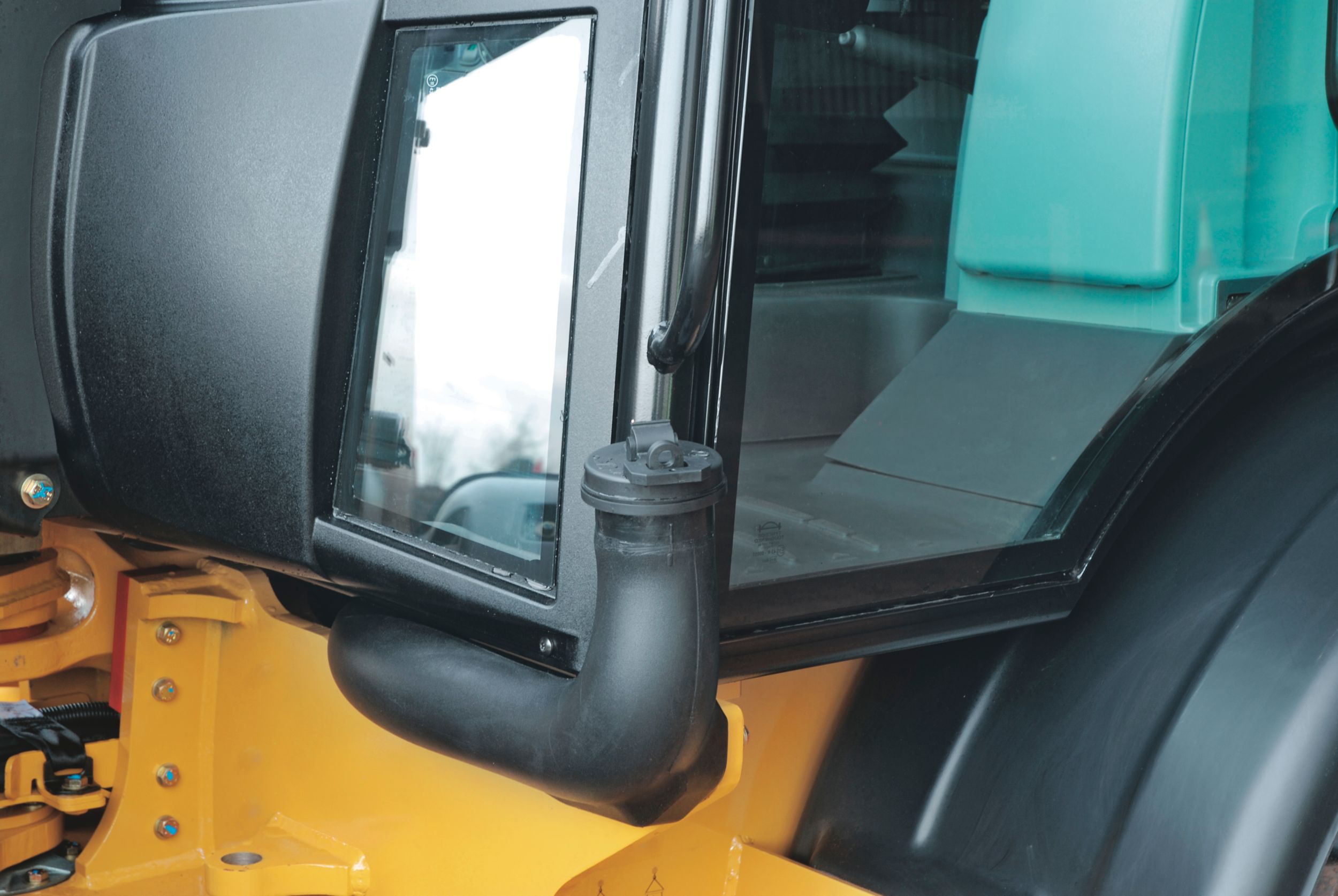 Cat 906H2 Compact Wheel Loaders | Caterpillar