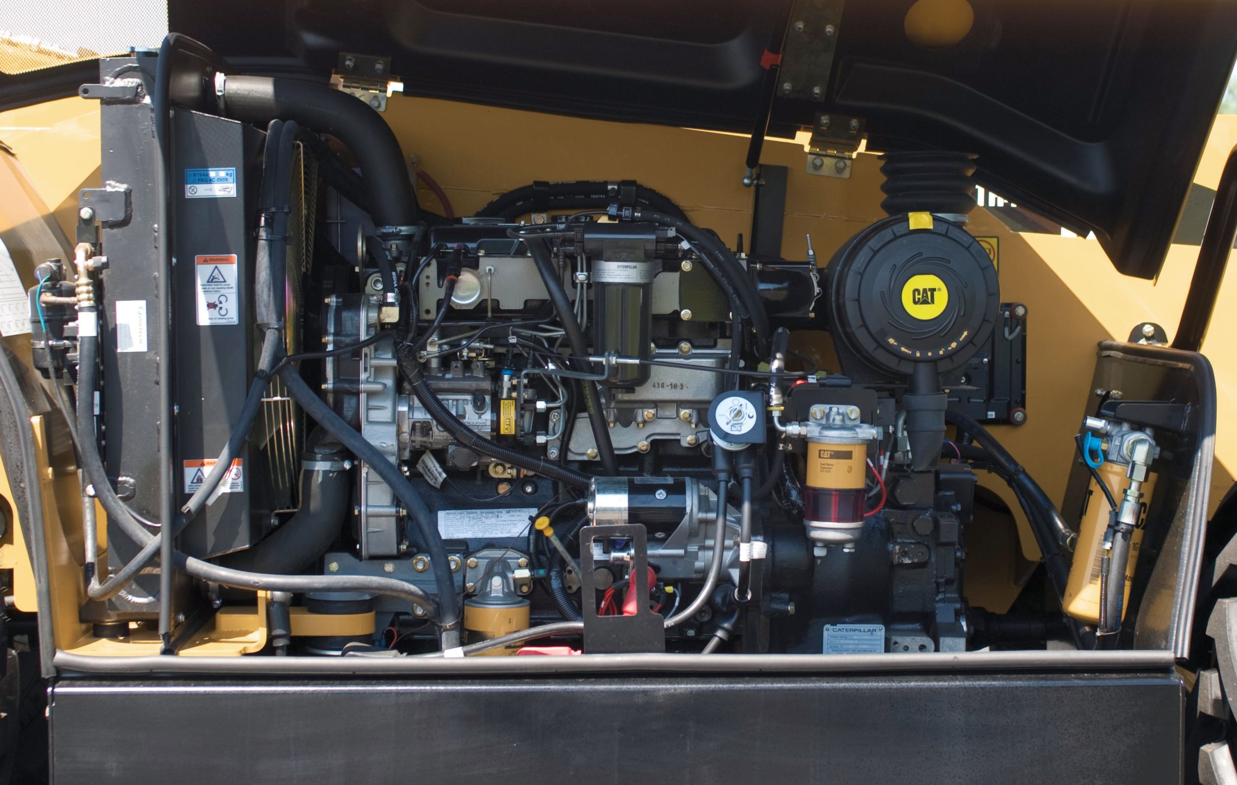 Cat TH414 Telehandlers | Caterpillar