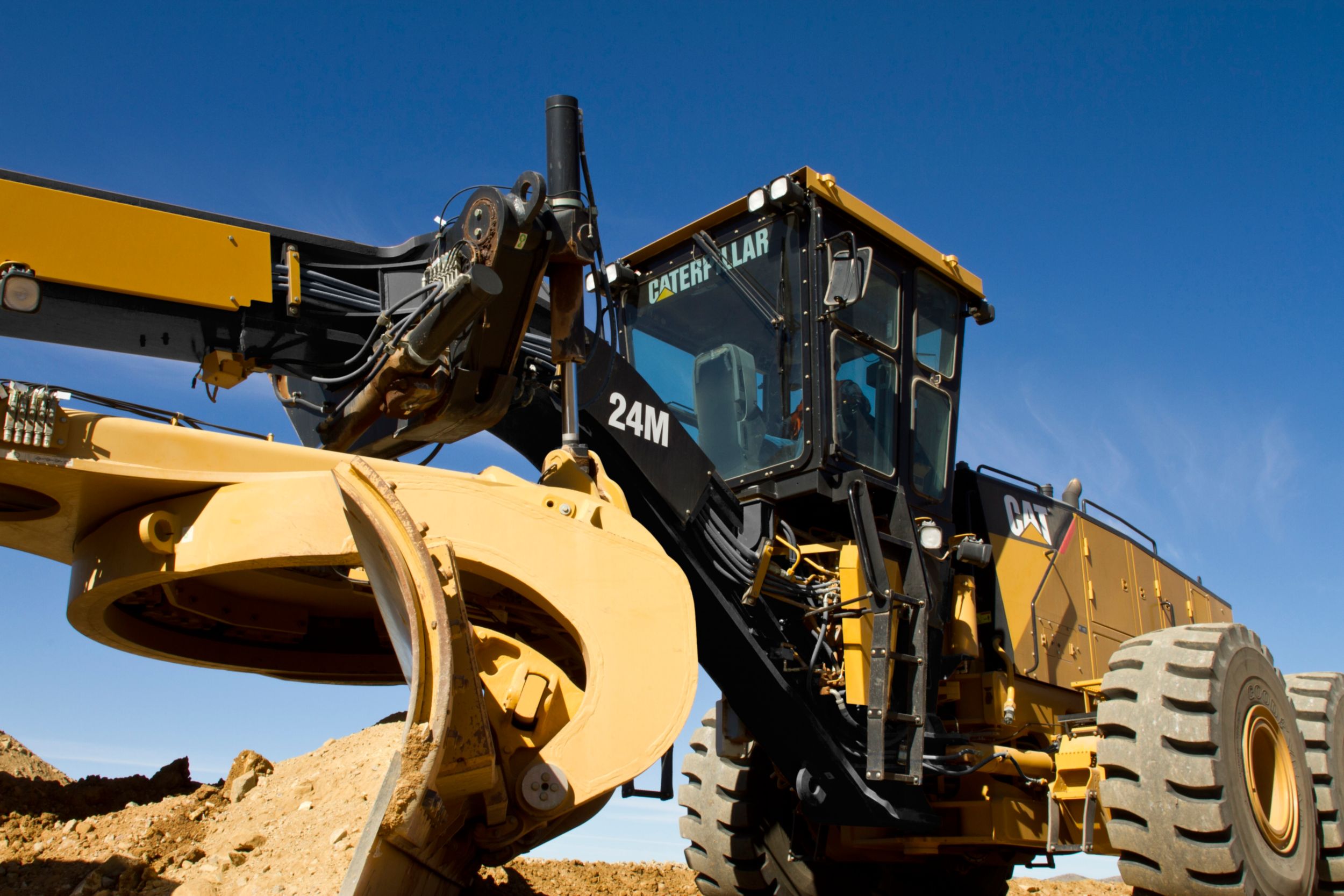 Cat 24M | Caterpillar