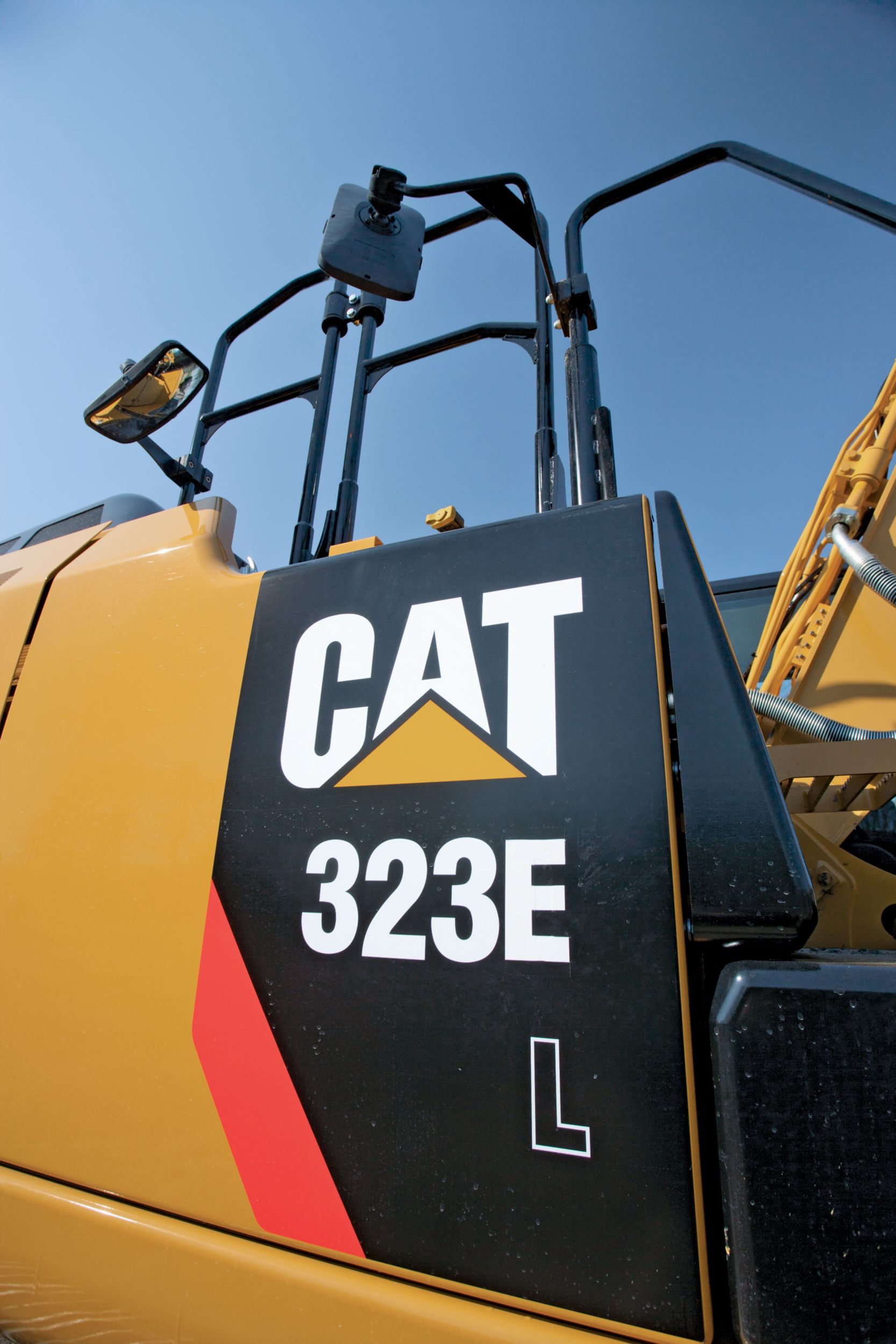 Cat 323E LN Medium Excavators | Caterpillar