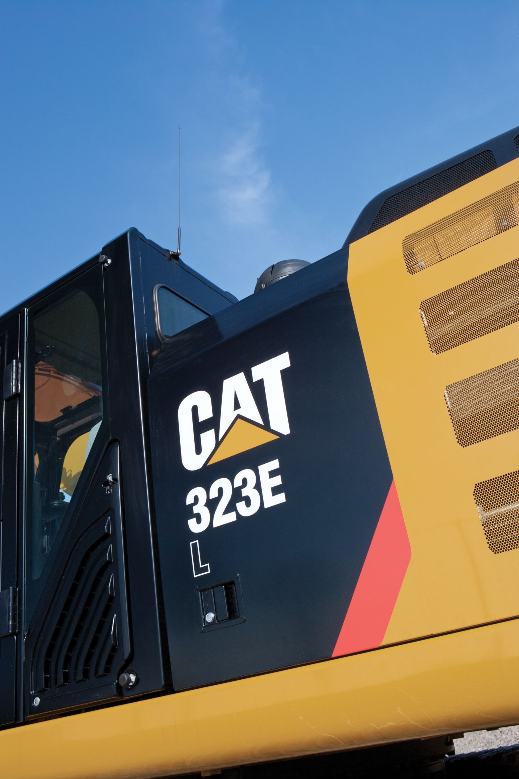 Cat 323E LN Medium Excavators | Caterpillar