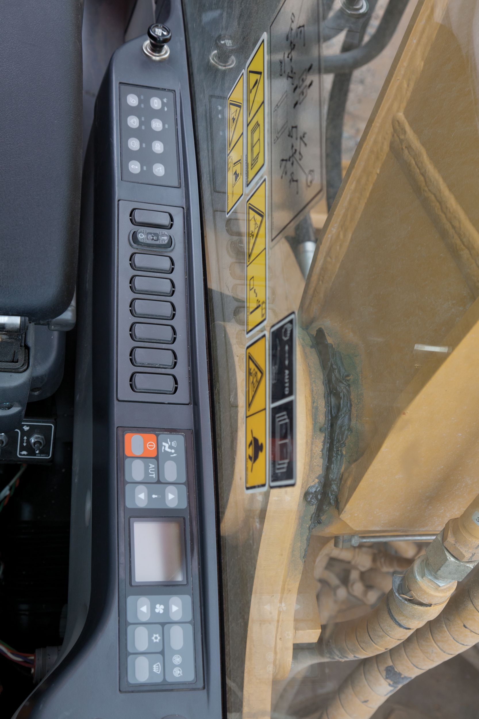 Cat 320D/320D L (C6.6 Engine) Medium Excavators | Caterpillar