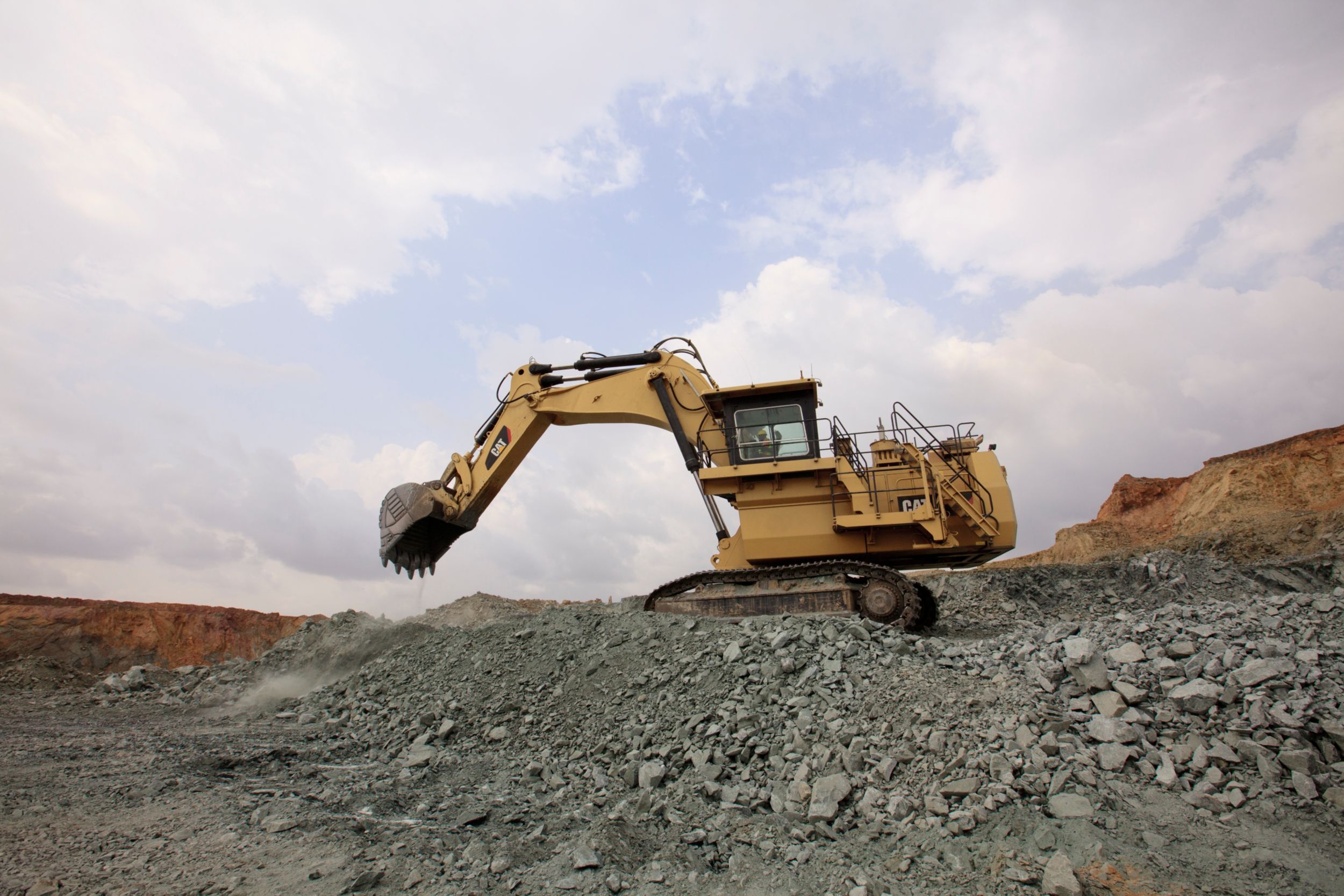 Cat 6018/6018 FS Hydraulic Mining Shovels | Caterpillar