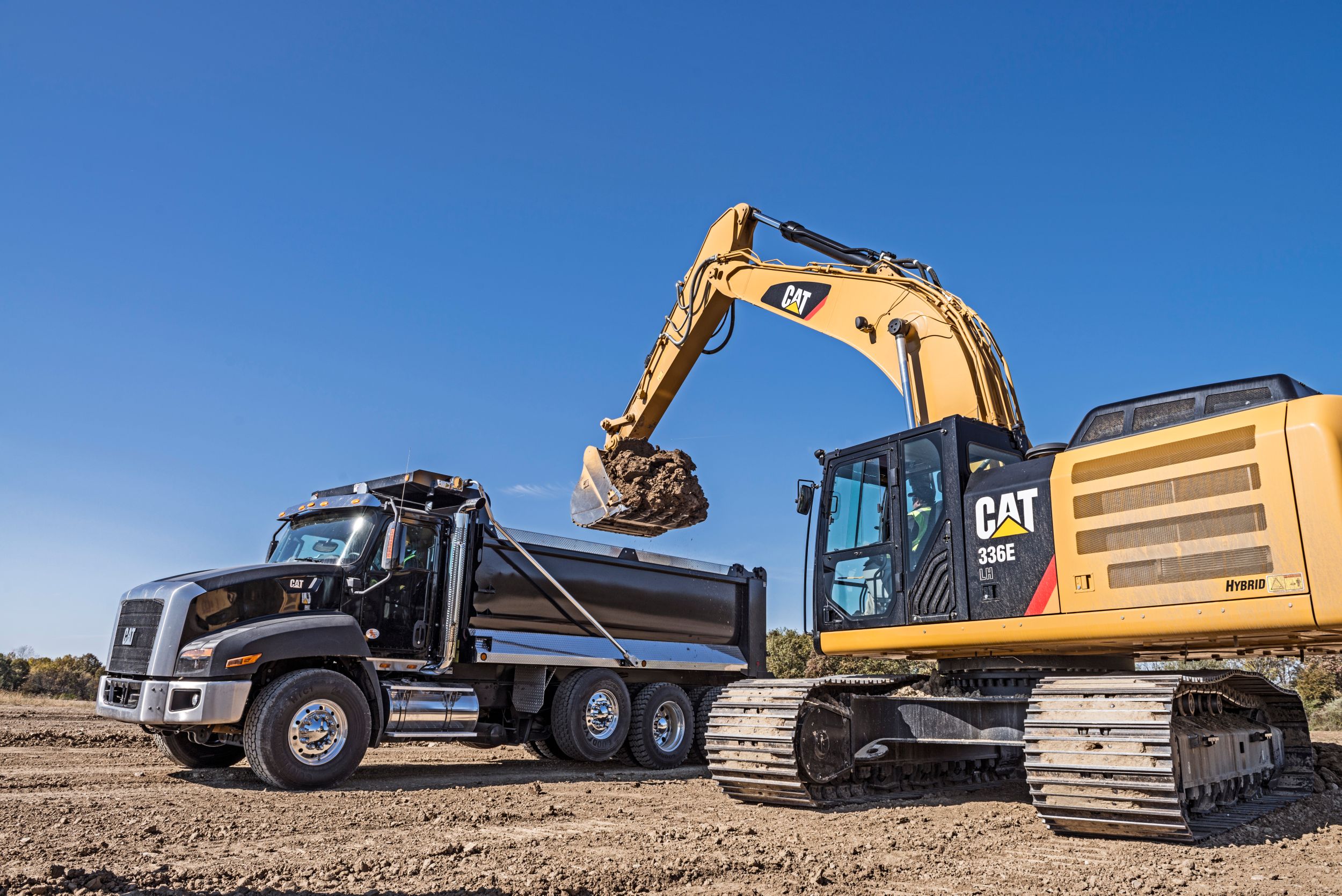 2022 Caterpillar Dump Truck