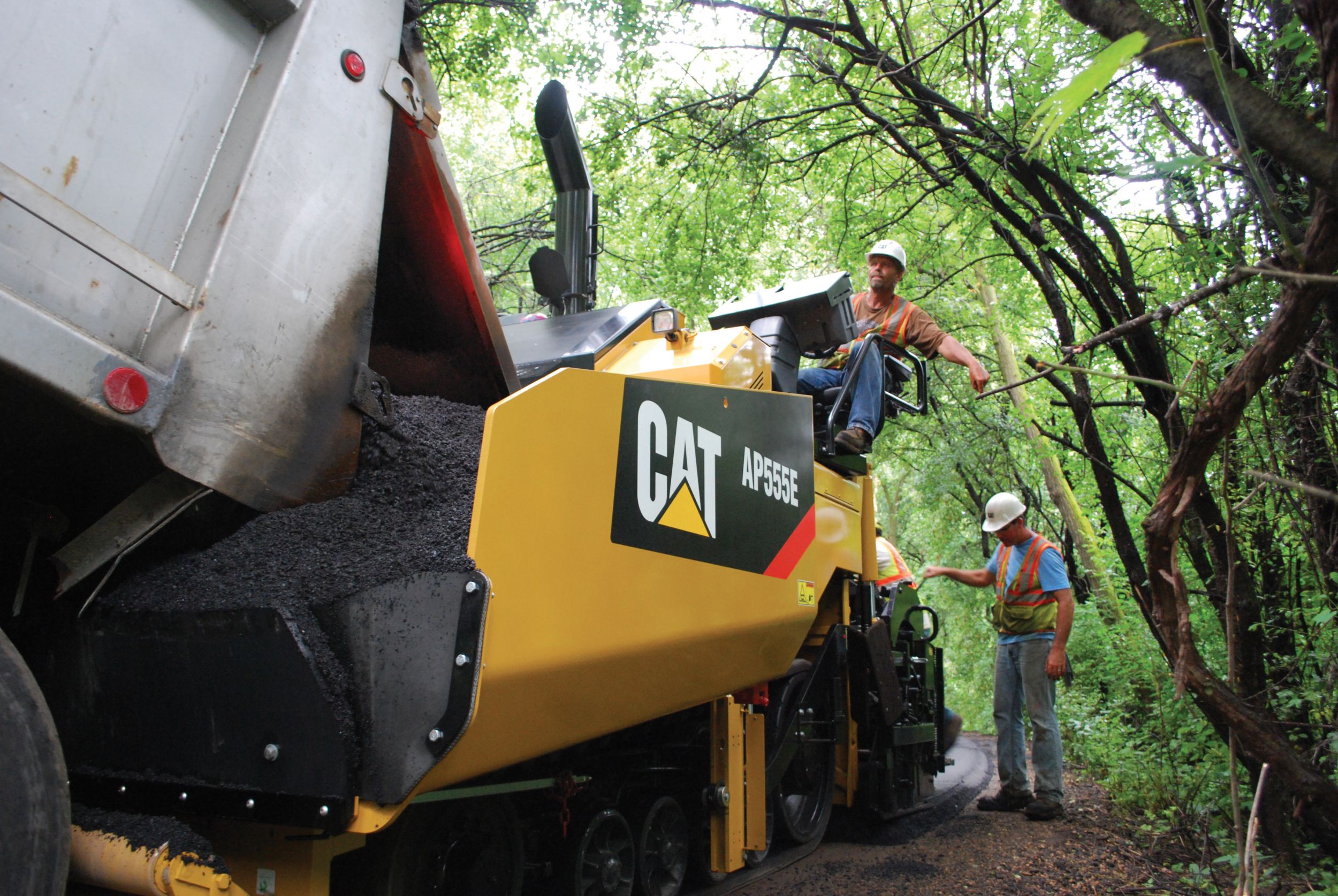 Cat | AP555E Paver | Caterpillar