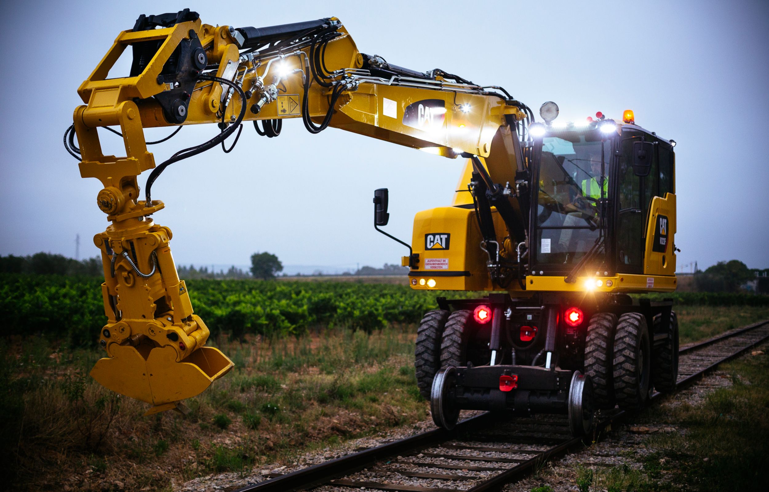 Pelle hydraulique rail route CAT Caterpillar M323F | Bergerat Monnoyeur