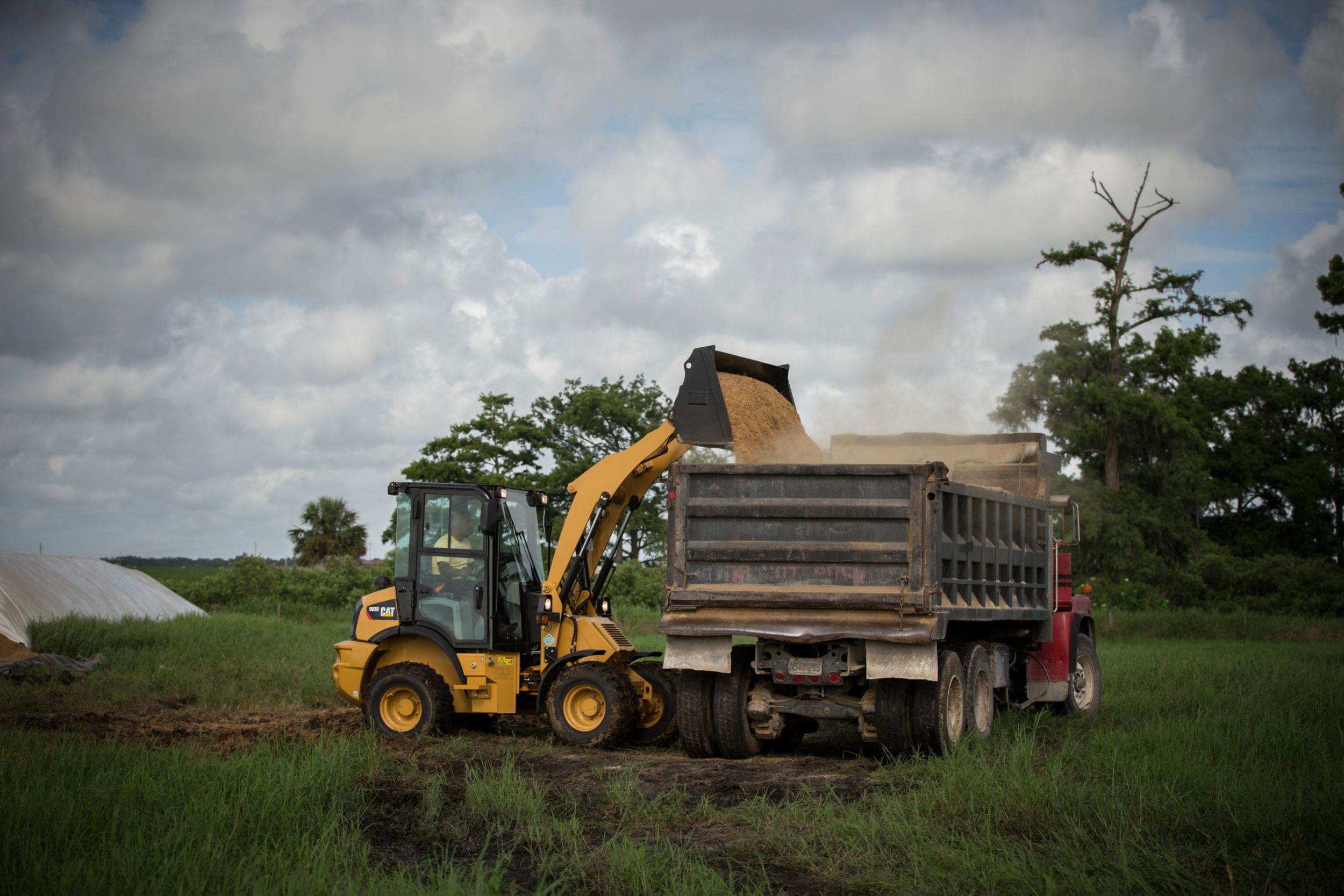 Cat® 903D Compact Wheel Loader delivers increased performance, expanded ...