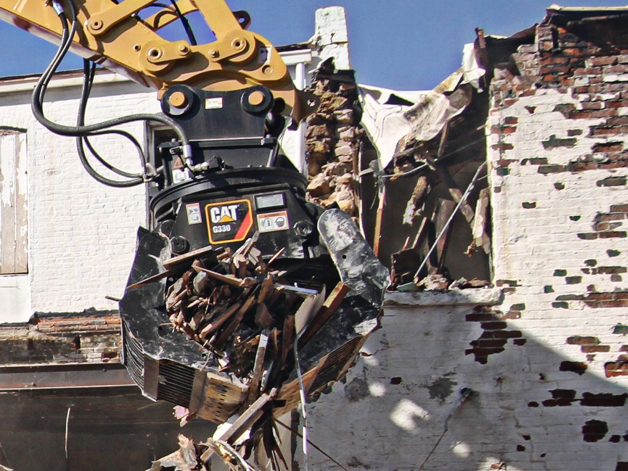 Demolition and Sorting Grapple Attachments | Cat | Caterpillar