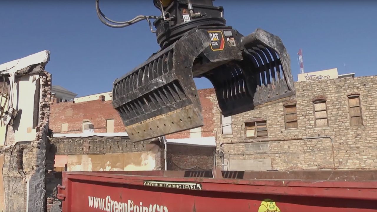 Demolition and Sorting Grapple Attachments | Cat | Caterpillar