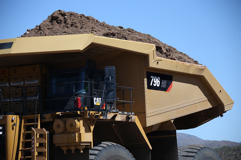 Tombereaux pour applications minières Caterpillar 796 AC | Bergerat ...