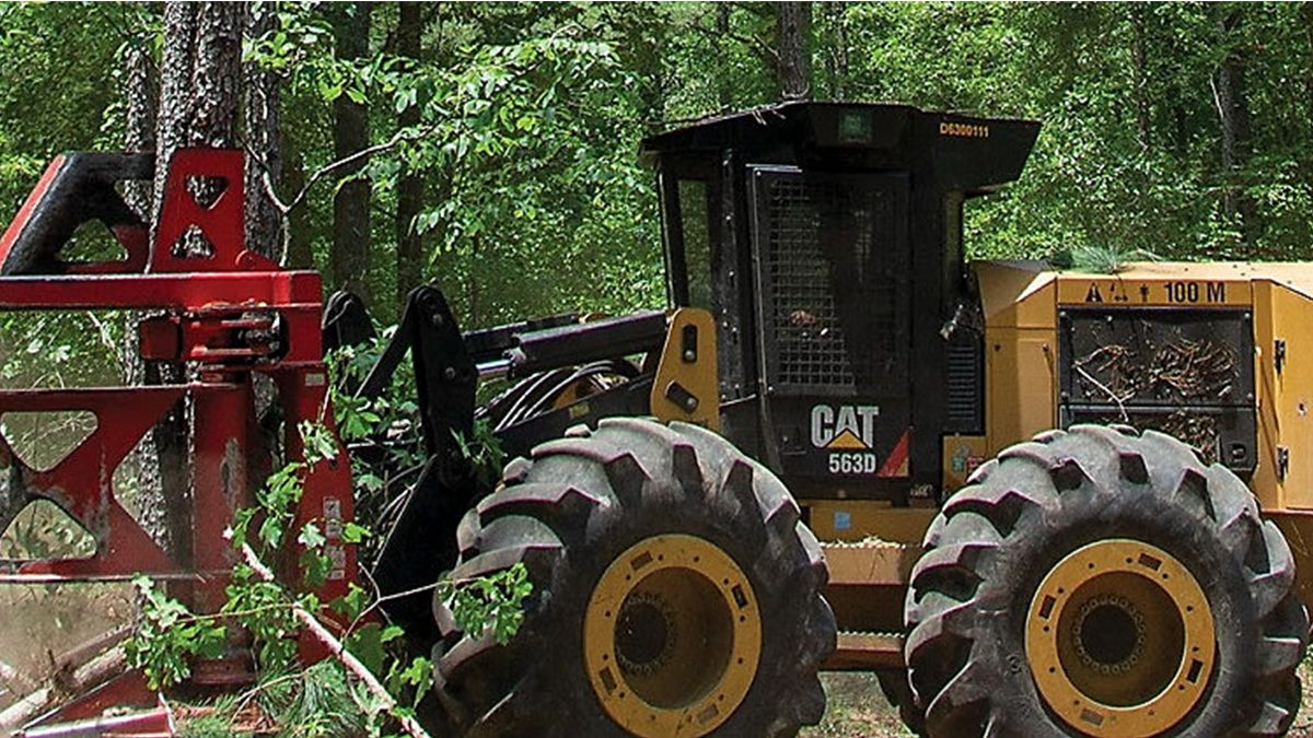 Fleet Meets Forestry Challenge of Six-Day Work Week | Cat | Caterpillar