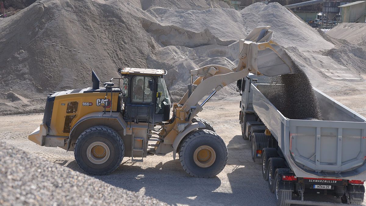 Take An XE Medium Wheel Loaders Walk-Around | Cat | Caterpillar