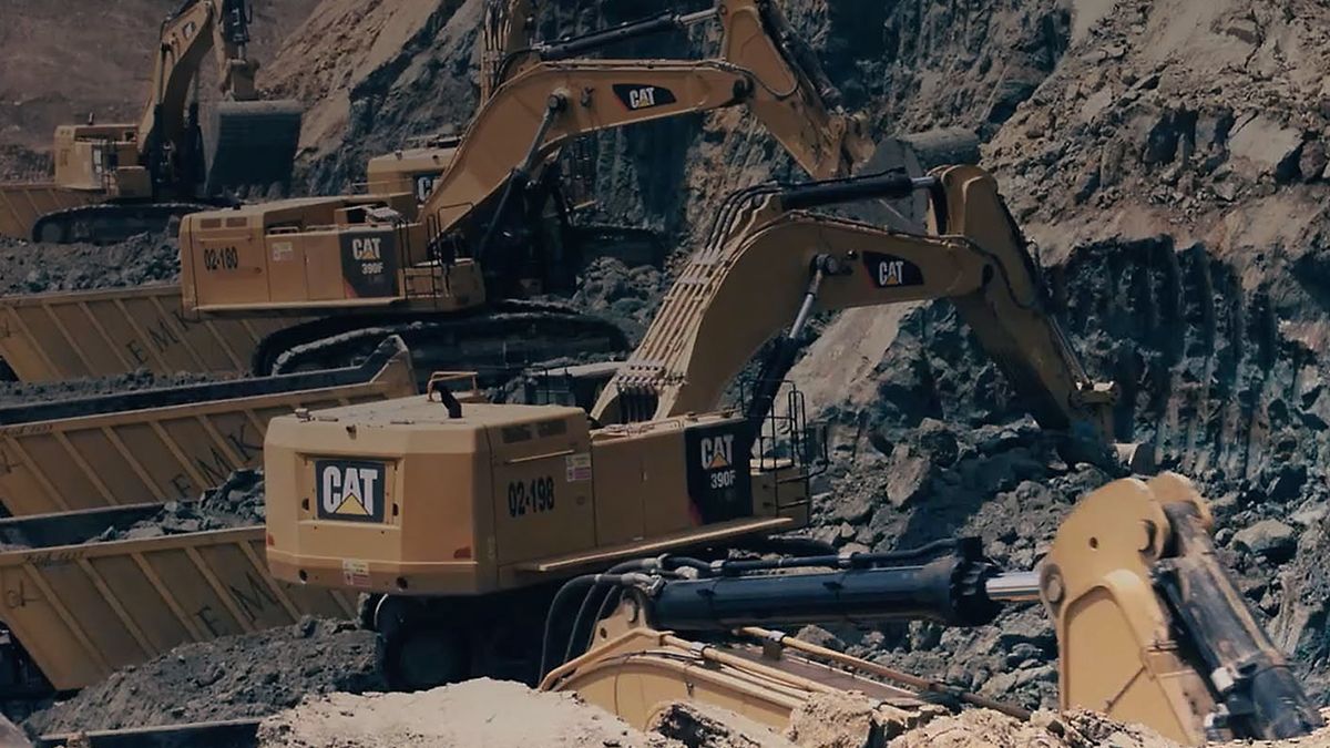 Building the World's Largest Airport with Cat Technology | Cat ...