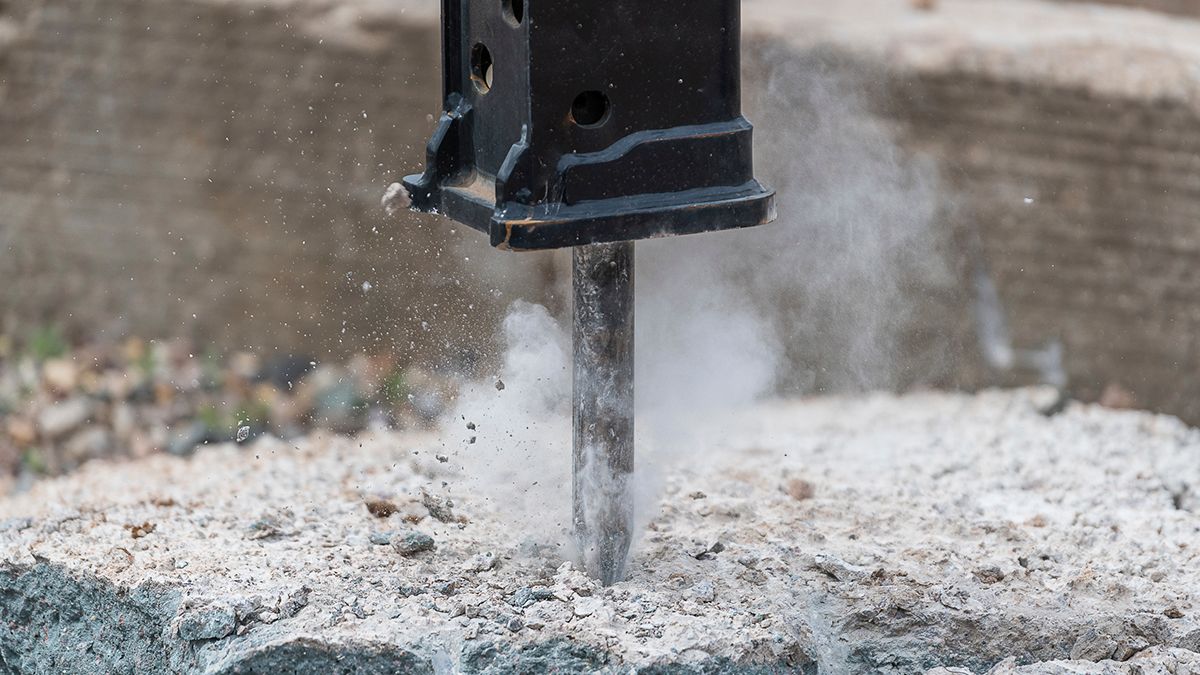 Excavator Hammers Operating Tips | Cat | Caterpillar