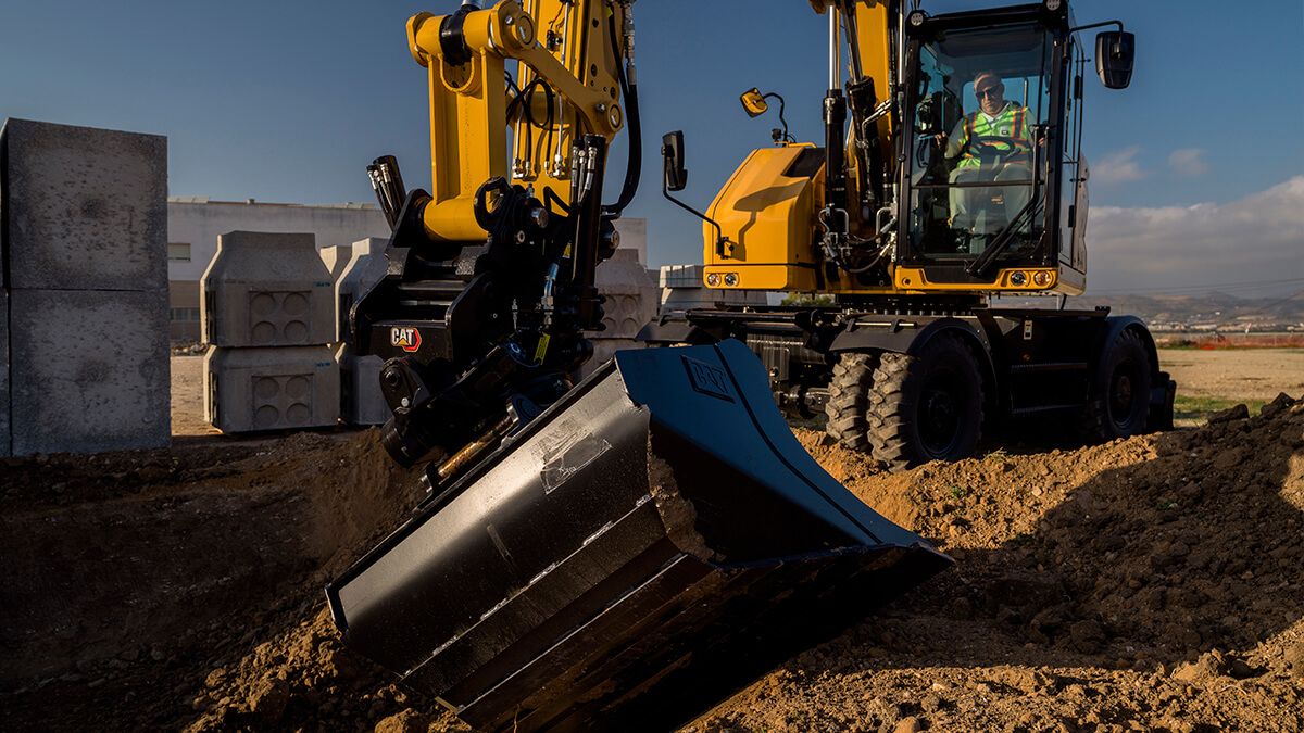 Excavator Tiltrotator for Attachment Versatility | Cat | Caterpillar