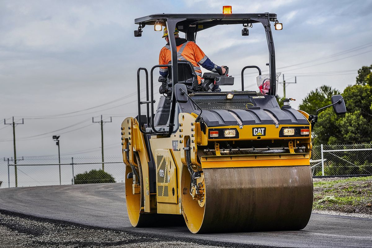 Compactador Vibratório de Asfalto Cat® CB7 | Cat | Caterpillar