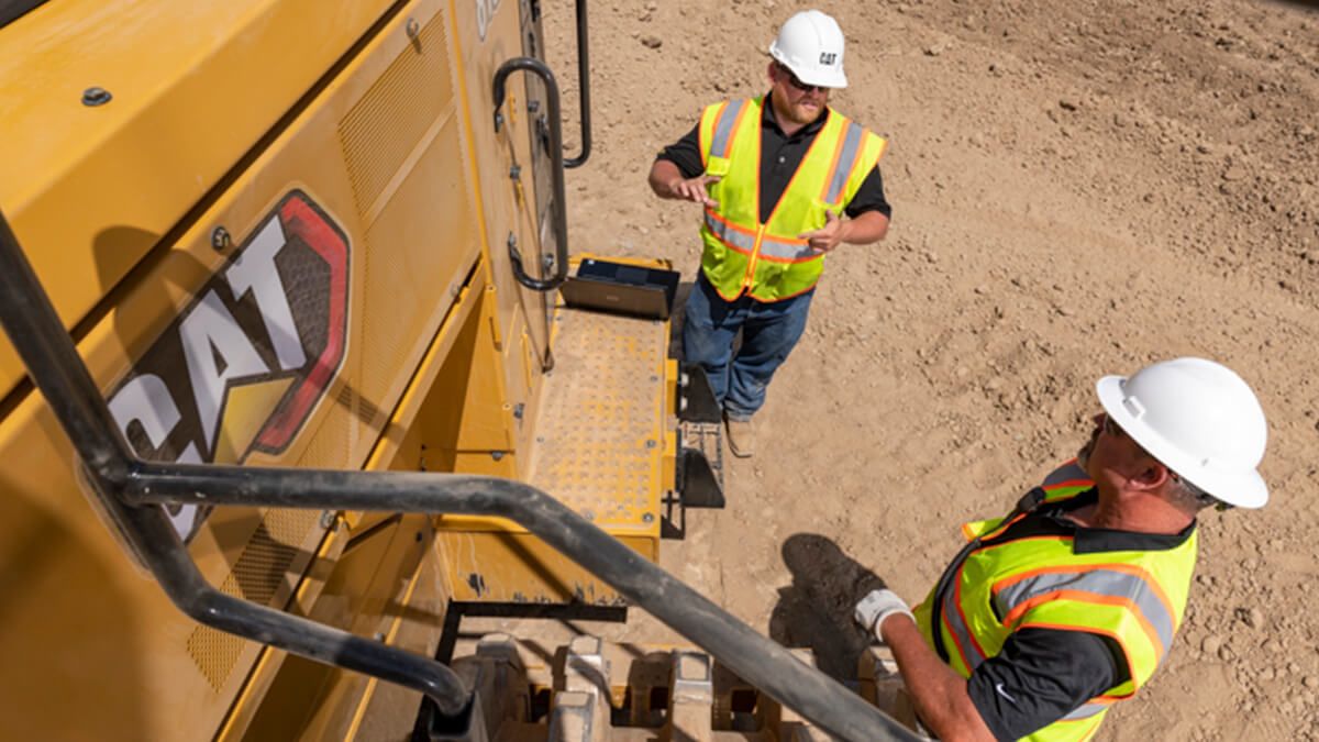Tips for Large Soil Compactor Safety | Cat | Caterpillar
