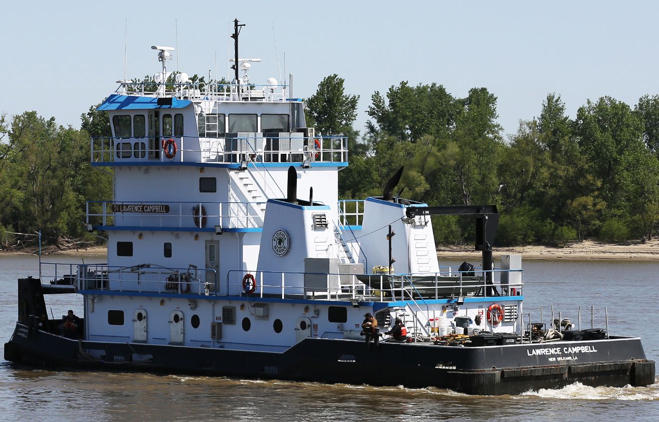 Cat® Dealer “Pit Crew” Helps Keep Towboats Afloat | Cat | Caterpillar