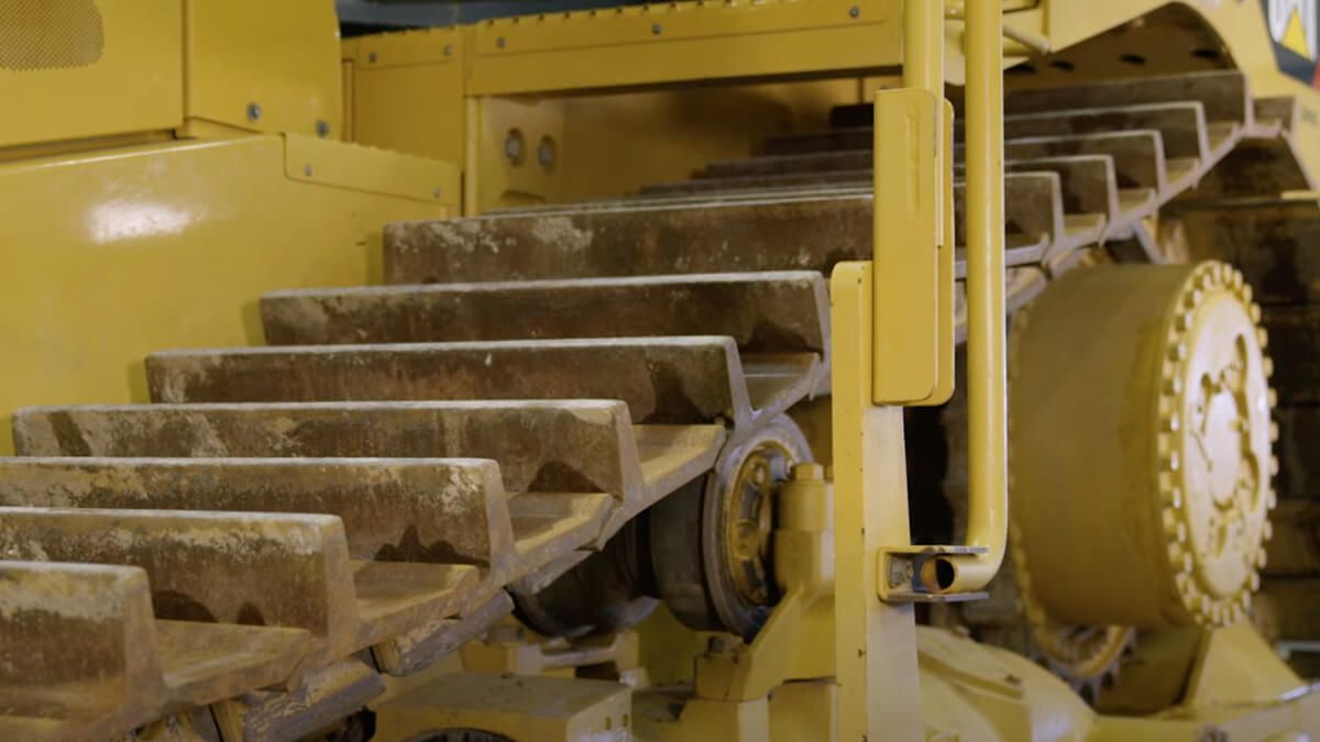 How to Maintain Cat® Steel Tracks | Cat | Caterpillar