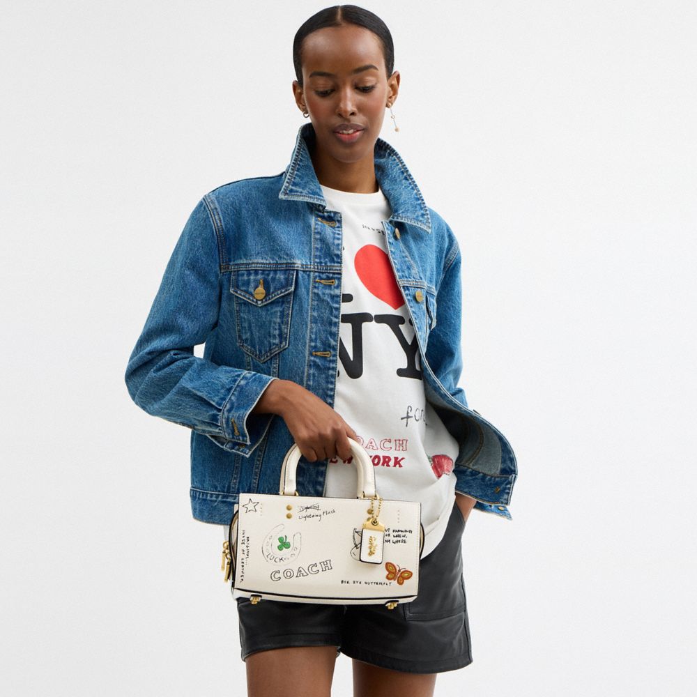 코치 공식 온라인 스토어 - 로그 백 26 위드 스케치 프린트 CAN07 B4CAH