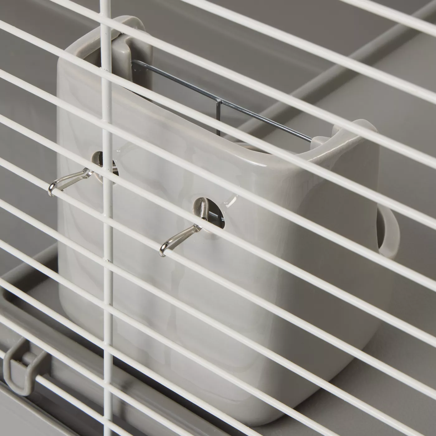 Full Cheeks™ Small Pet Ceramic Hay & Pellet Feeder