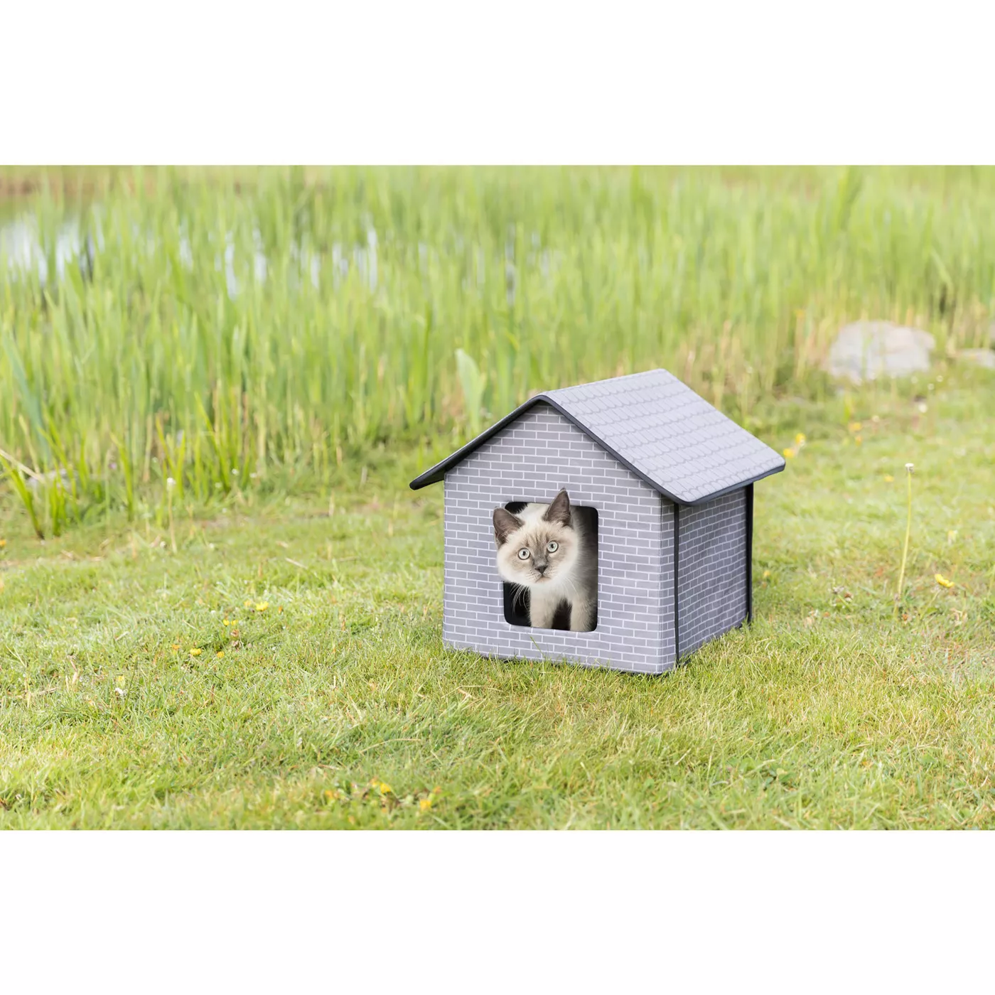 TRIXIE Insulated Outdoor Pet House